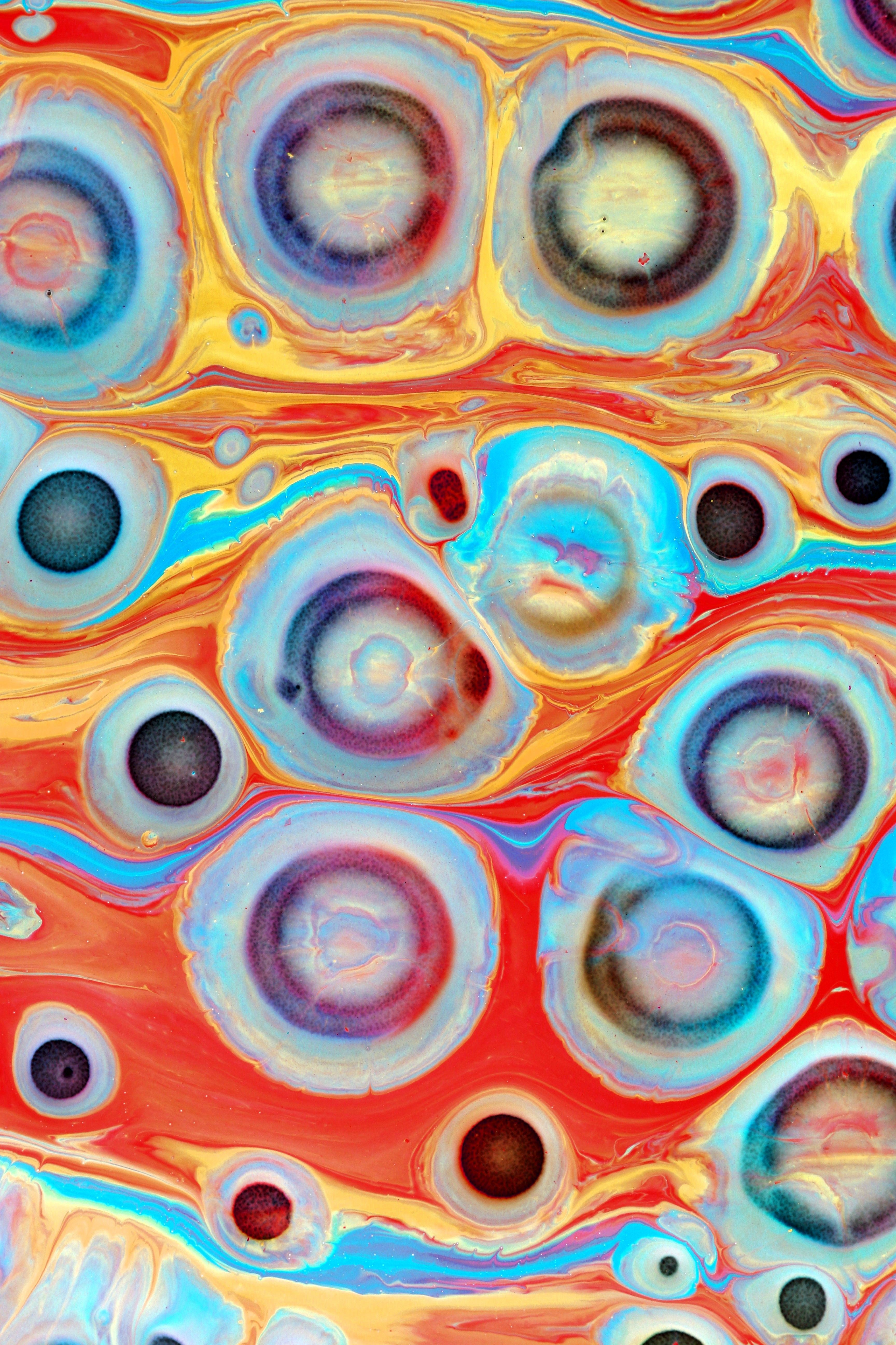 Vibrant Abstract Fluid Art with Concentric Circles · Free Stock Photo