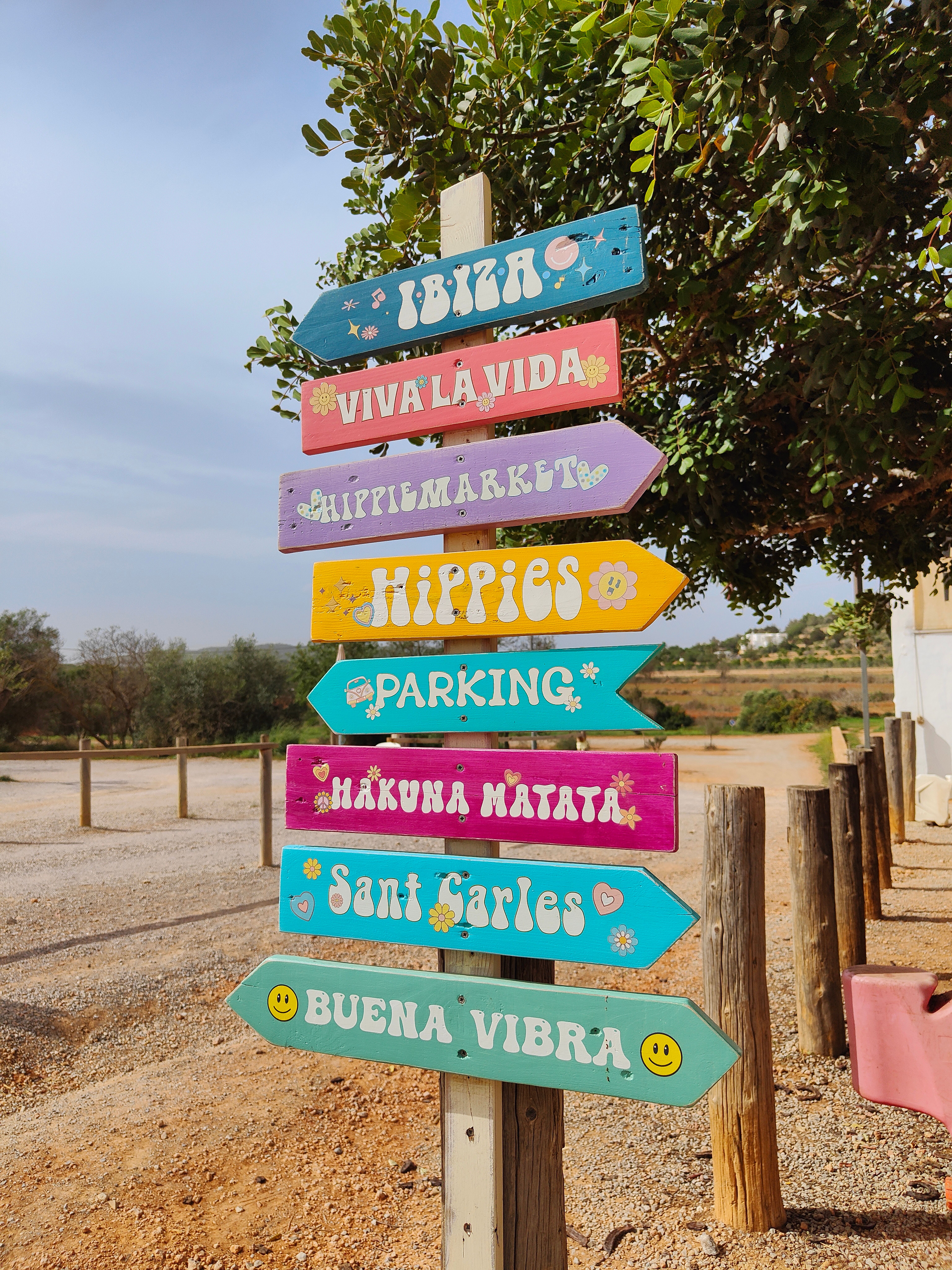 Letrero Colorido En Farellones, Chile · Foto de stock gratuita