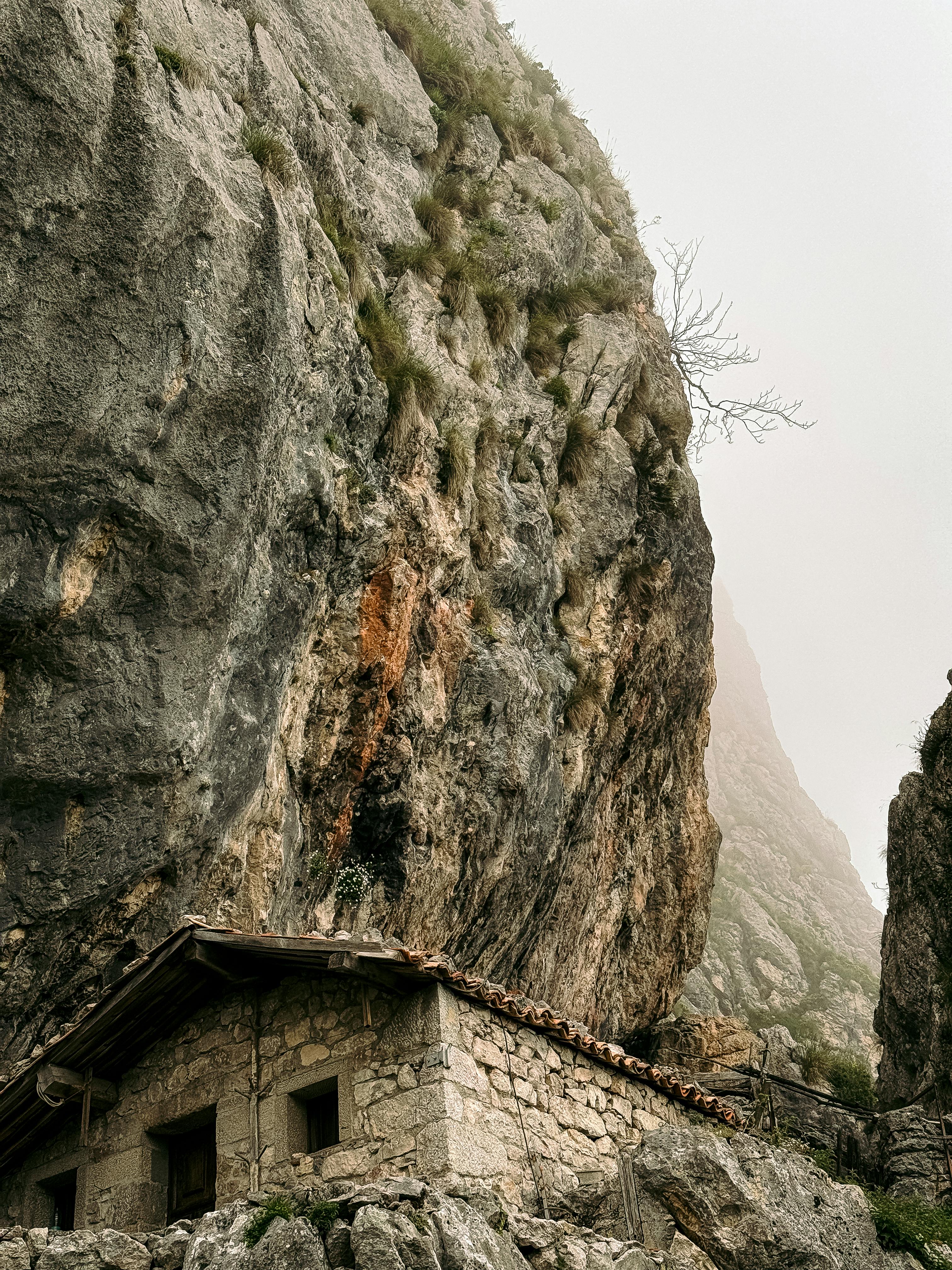 Rustic Stone House in Spanish Mountain Landscape · Free Stock Photo
