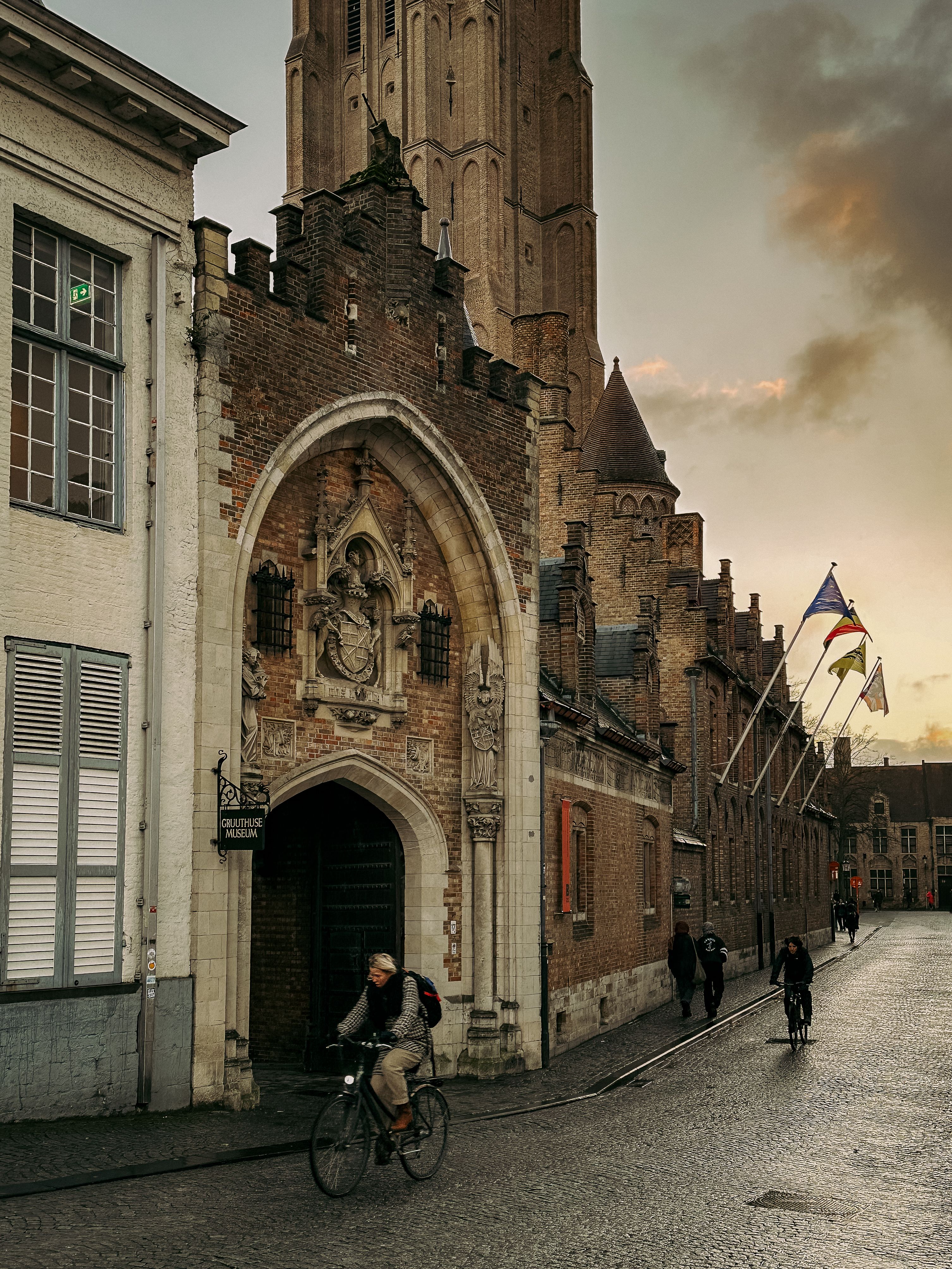 Historic Street Scene with Cyclists in Bruges · Free Stock Photo