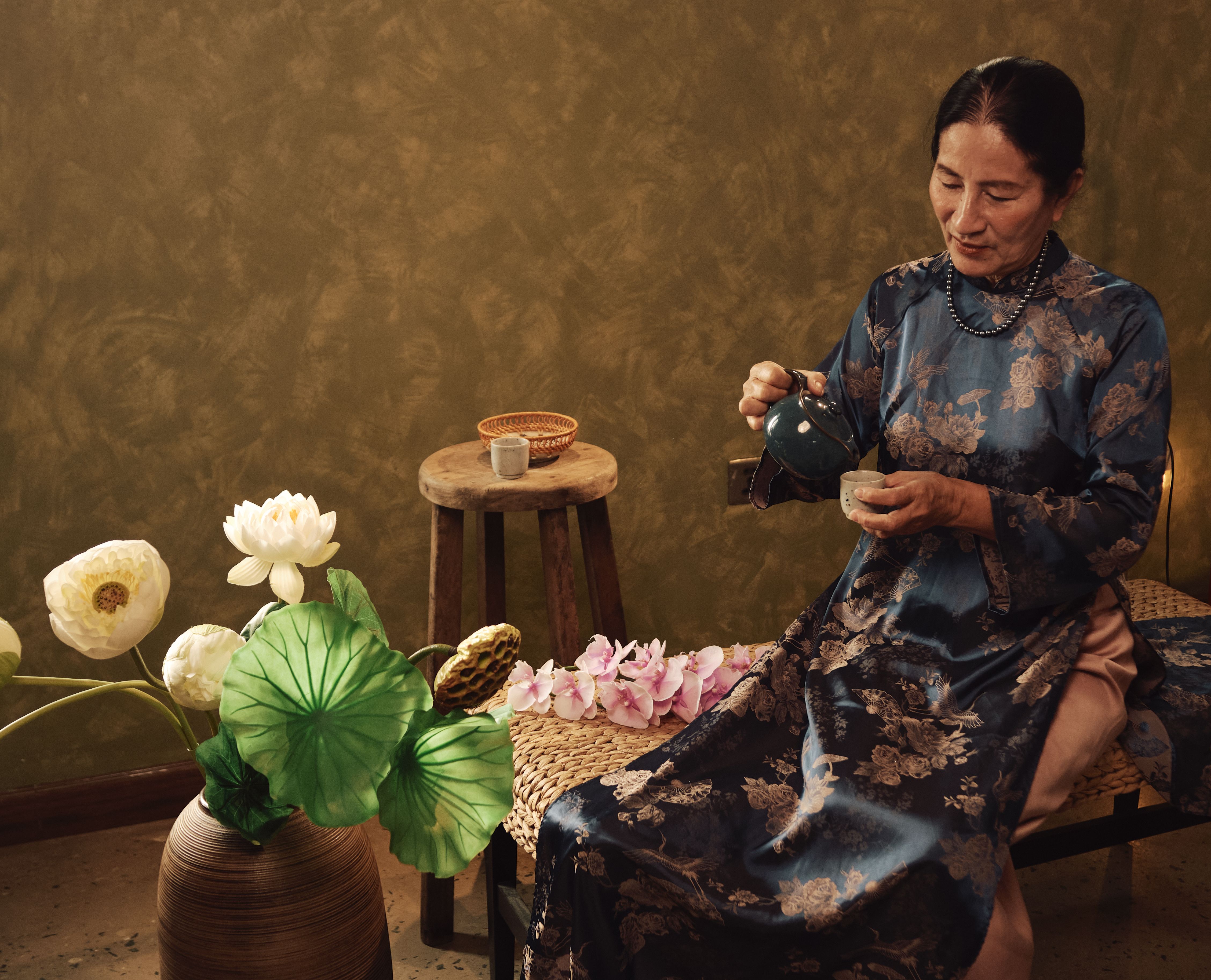 Vietnamese Woman Pouring Tea in Traditional Dress · Free Stock Photo