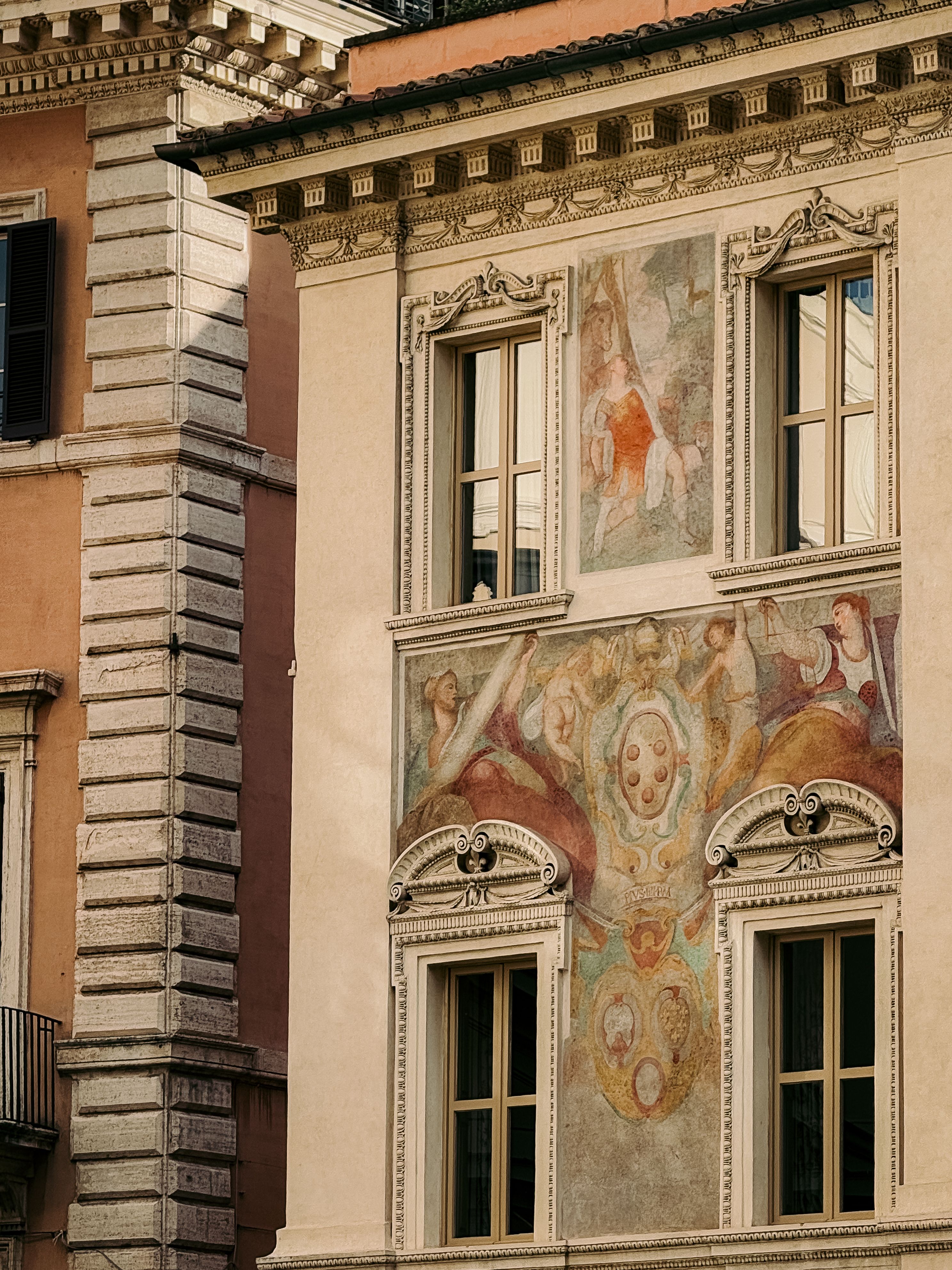 Historical Building Facade in Rome with Fresco Art · Free Stock Photo