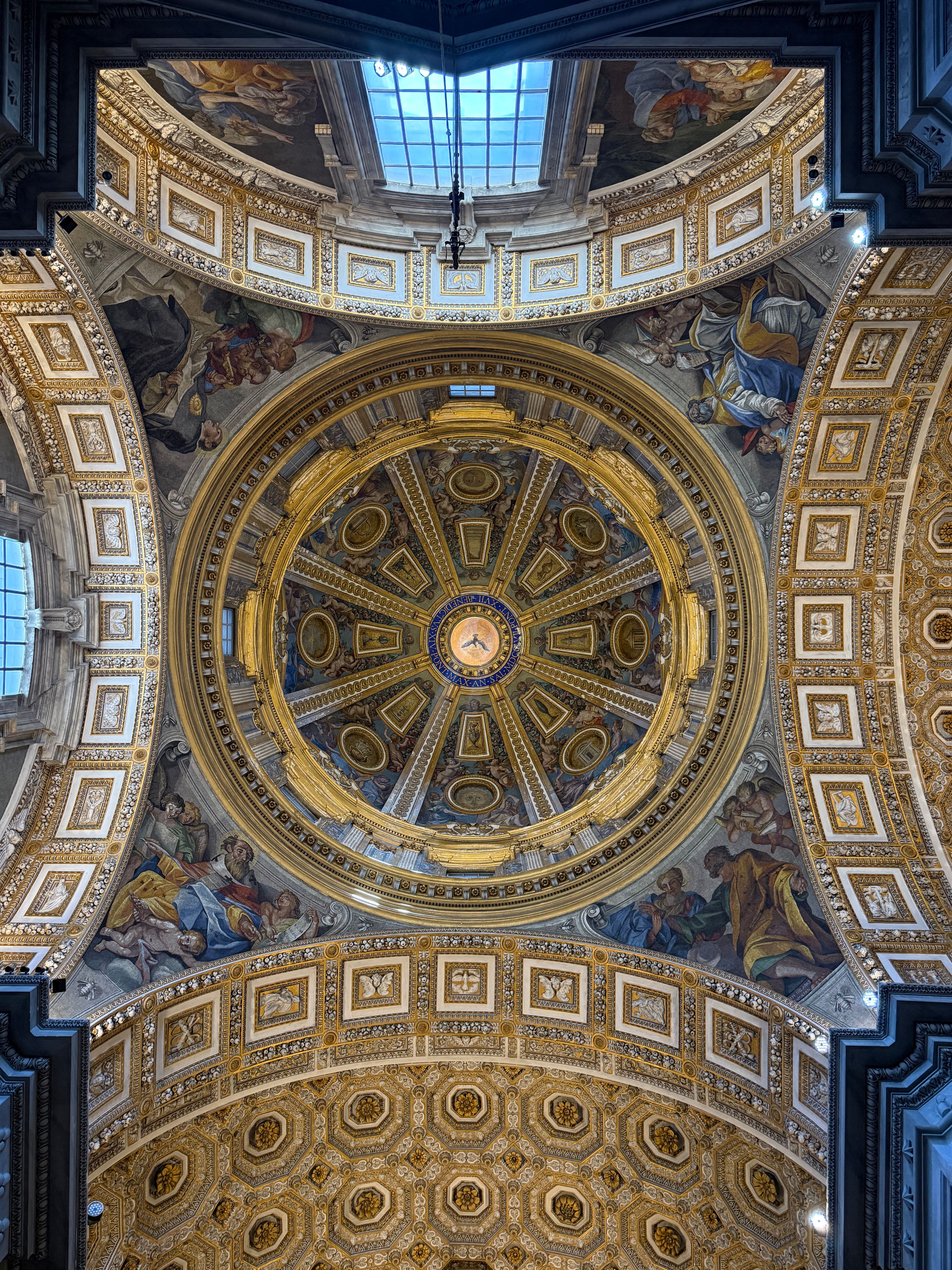 Ornamental dome with mosaic and fresco paintings in basilica · Free ...