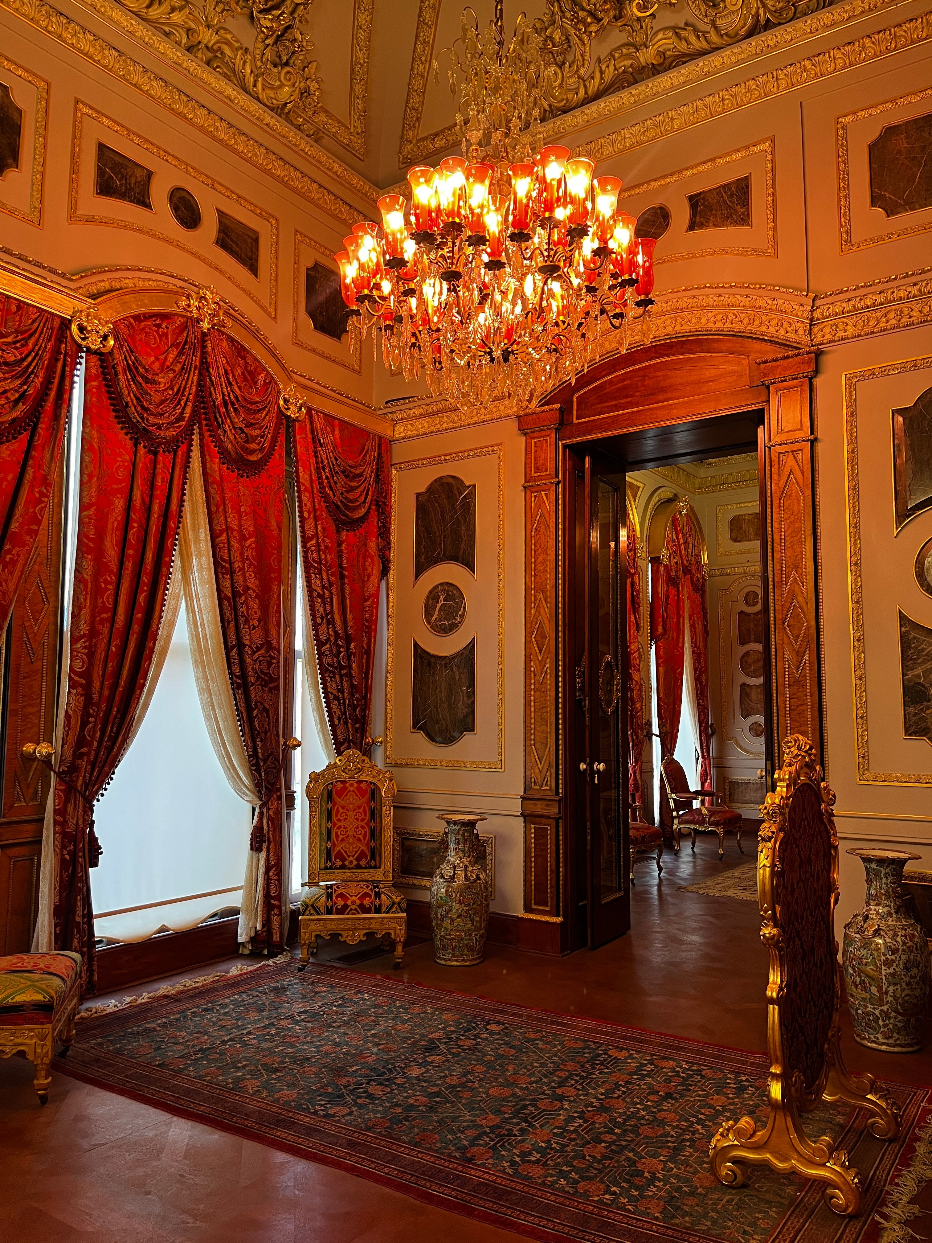 Throne Photos, Download The BEST Free Throne Stock Photos & HD Images