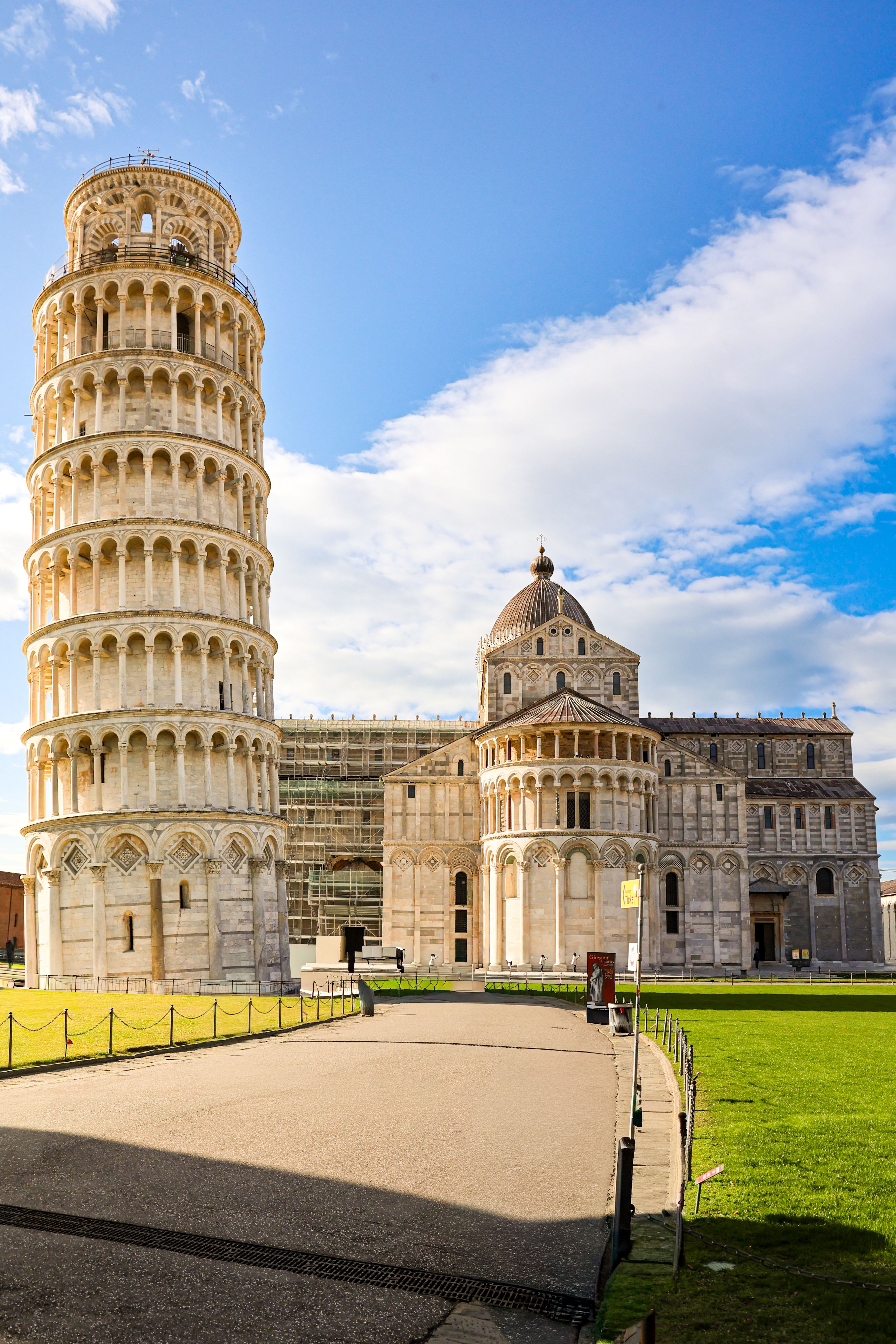 Stunning View of the Leaning Tower of Pisa · Free Stock Photo