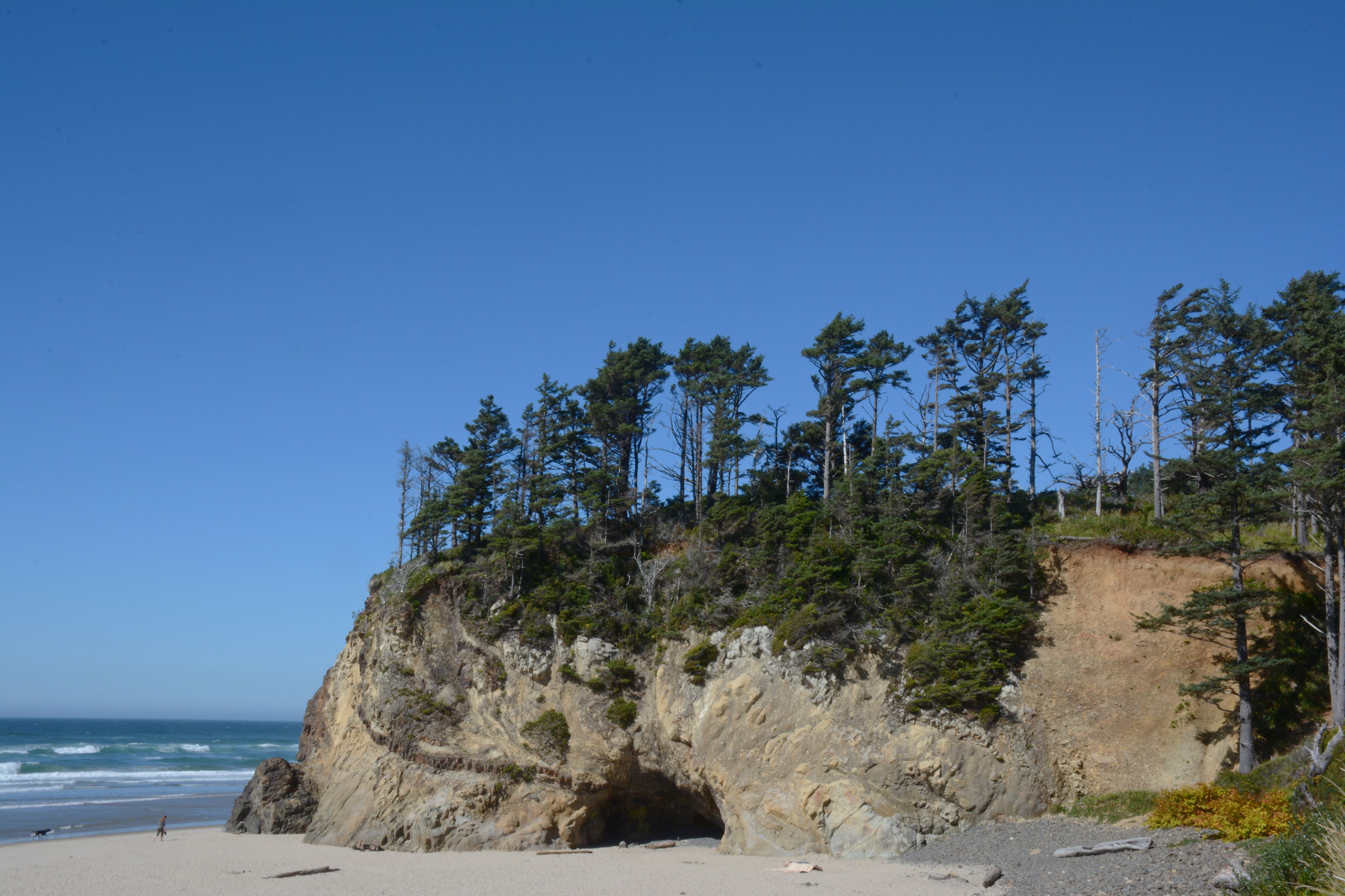 Scenic Arch Cape Beach with Rock Formations · Free Stock Photo