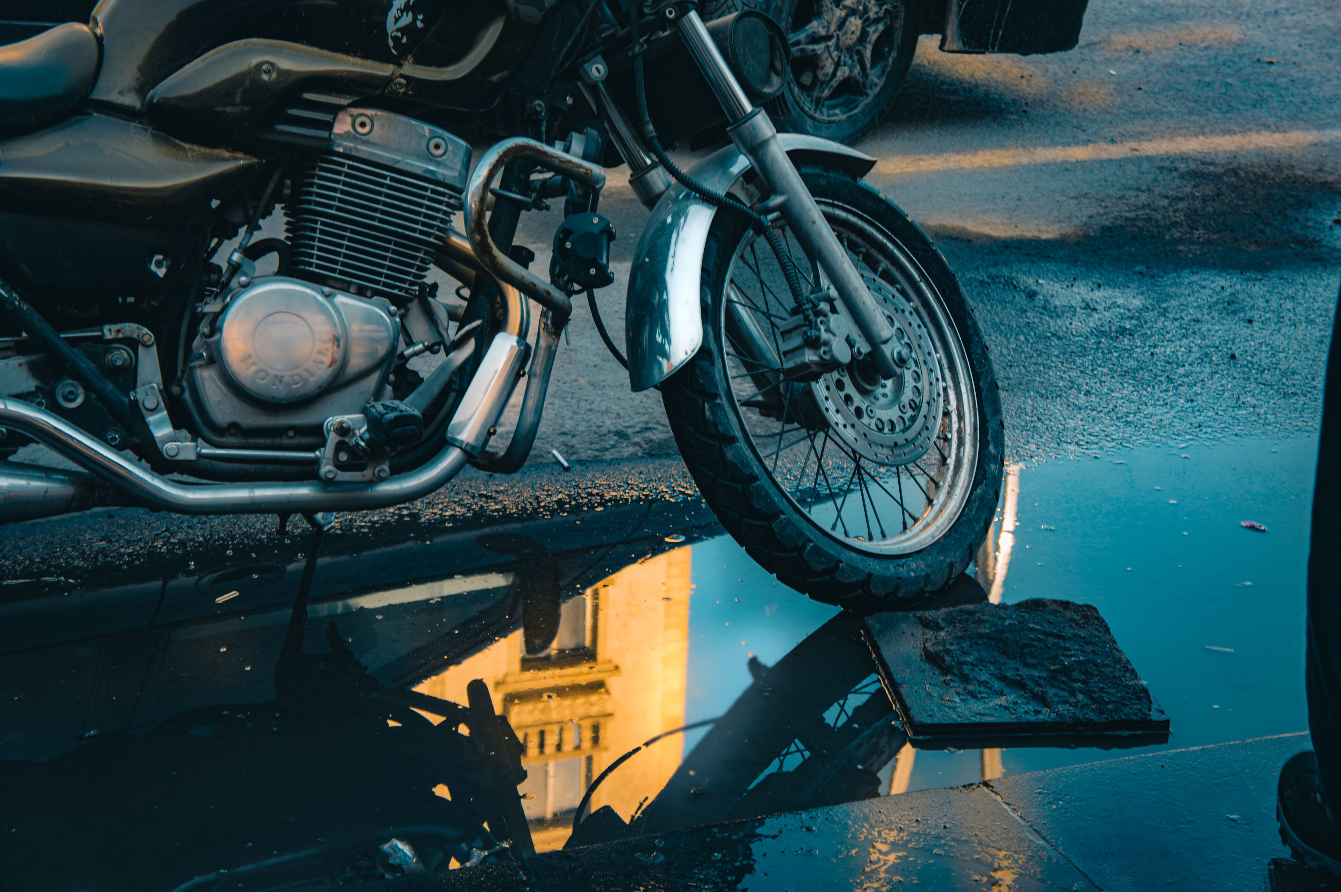 Vintage Motorcycle with City Reflection · Free Stock Photo