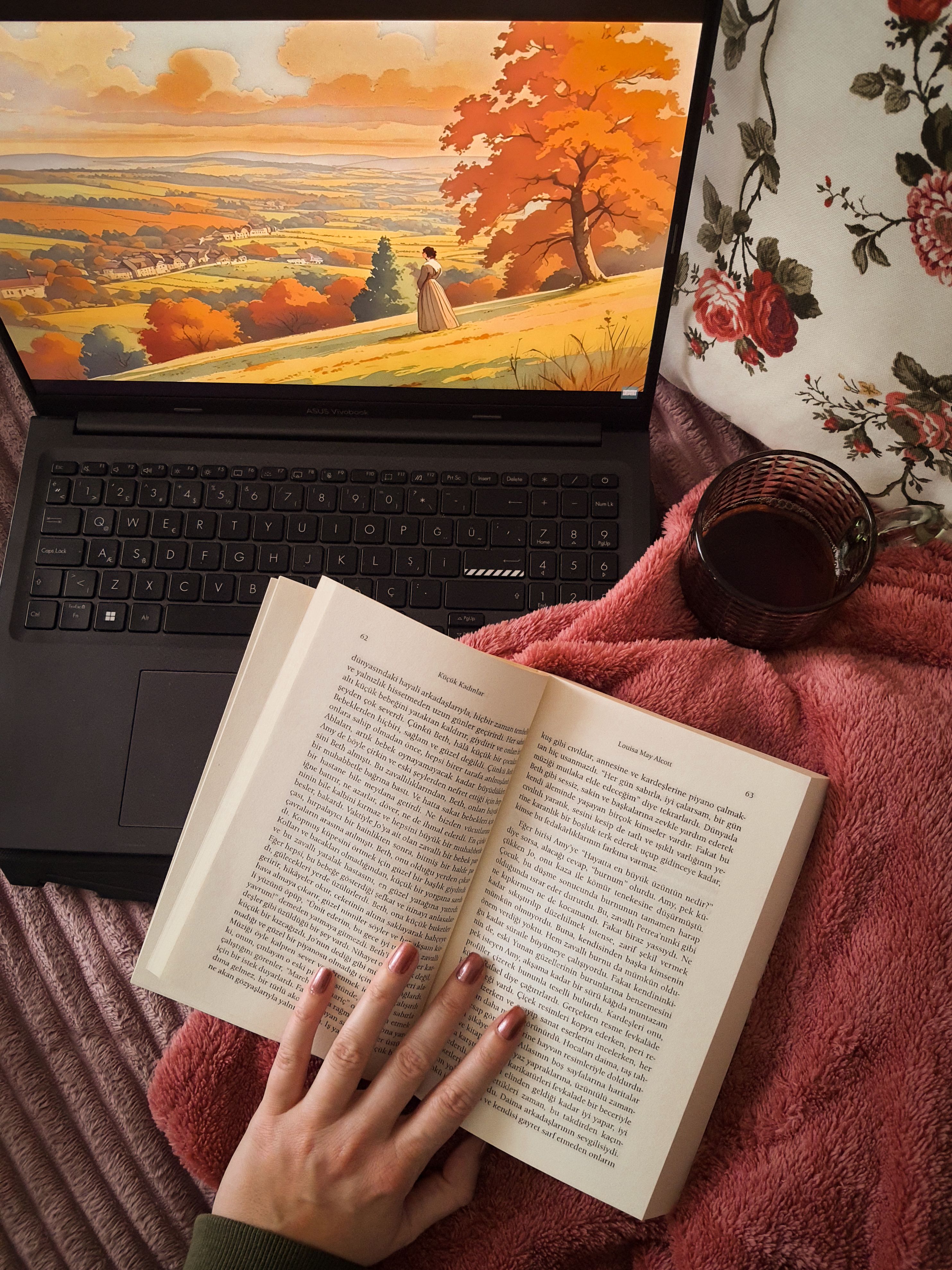Cozy Reading with a Scenic Laptop View · Free Stock Photo