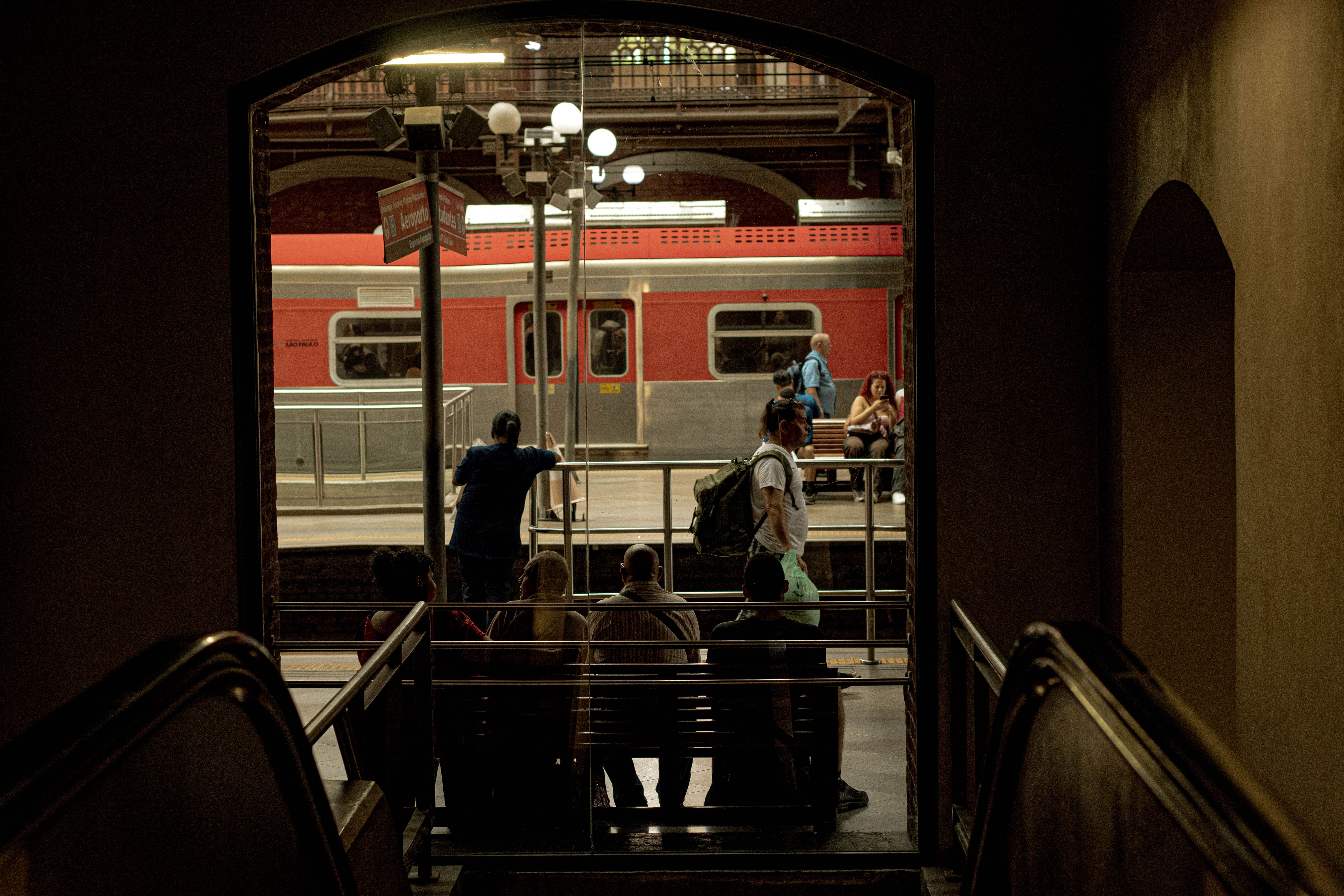 Crowded Metro Station with Incoming Train · Free Stock Photo