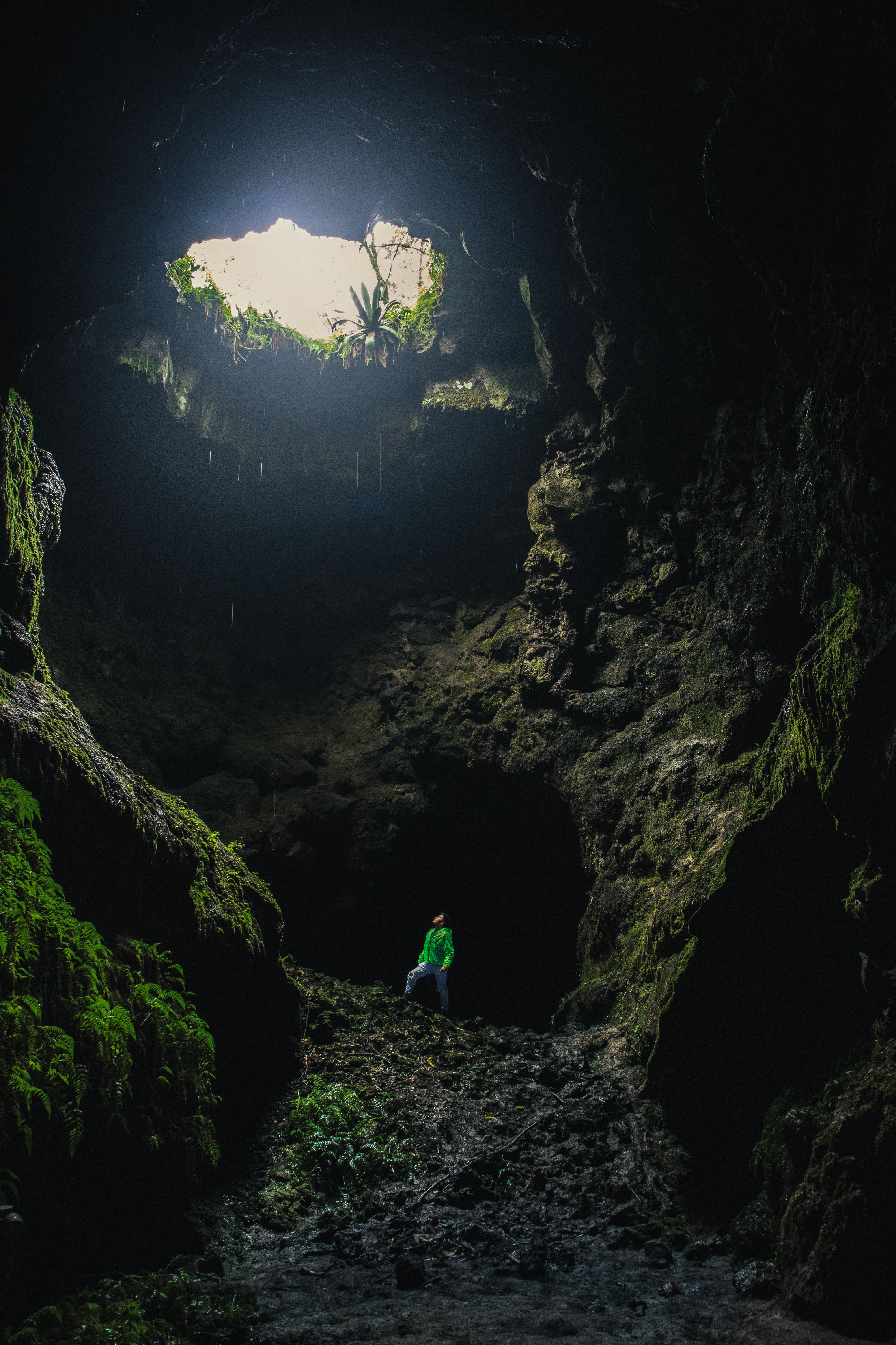 Exploring a Stunning Cave in Mexico · Free Stock Photo