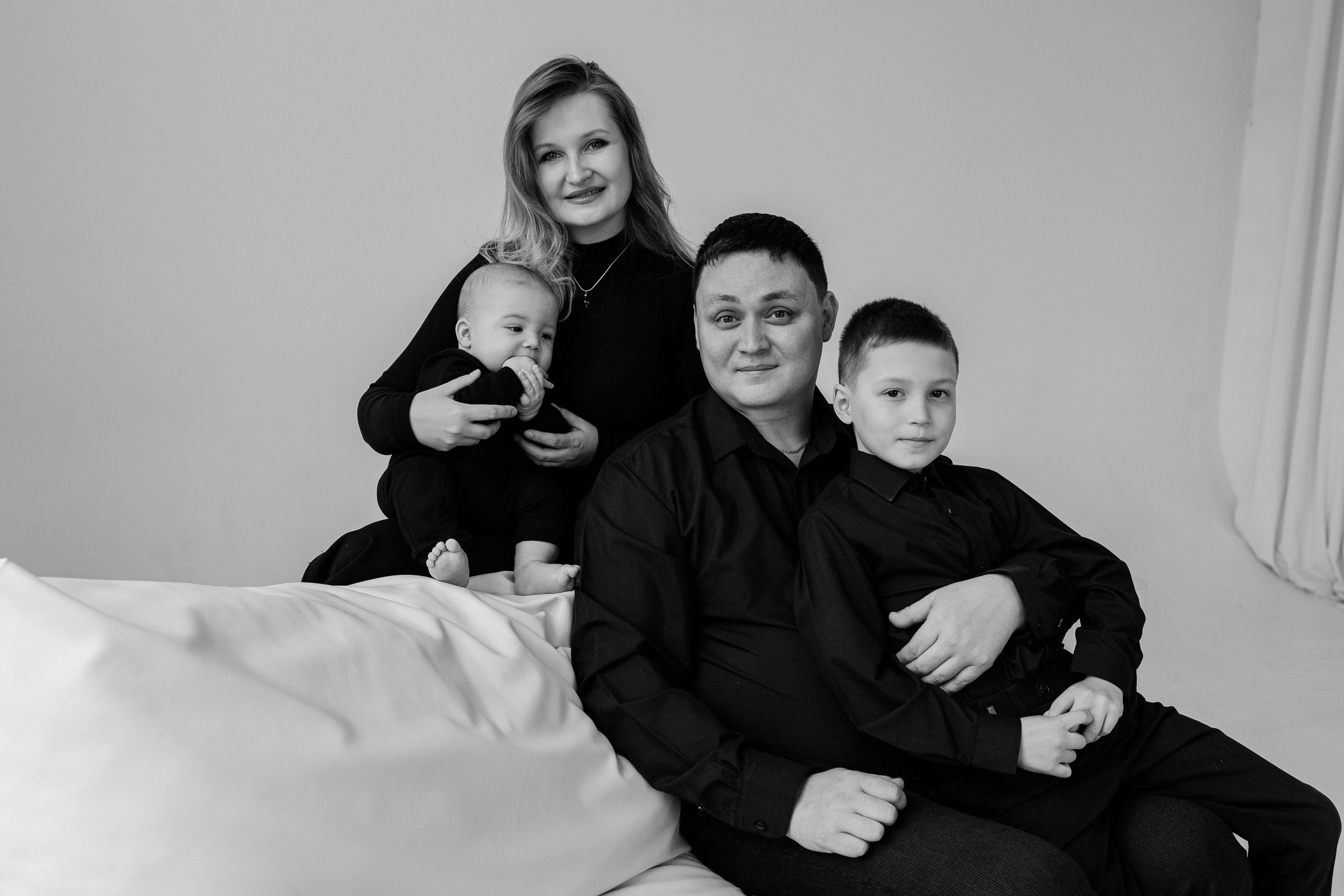 Black And White Family Portrait Photos, Download The BEST Free Black ...