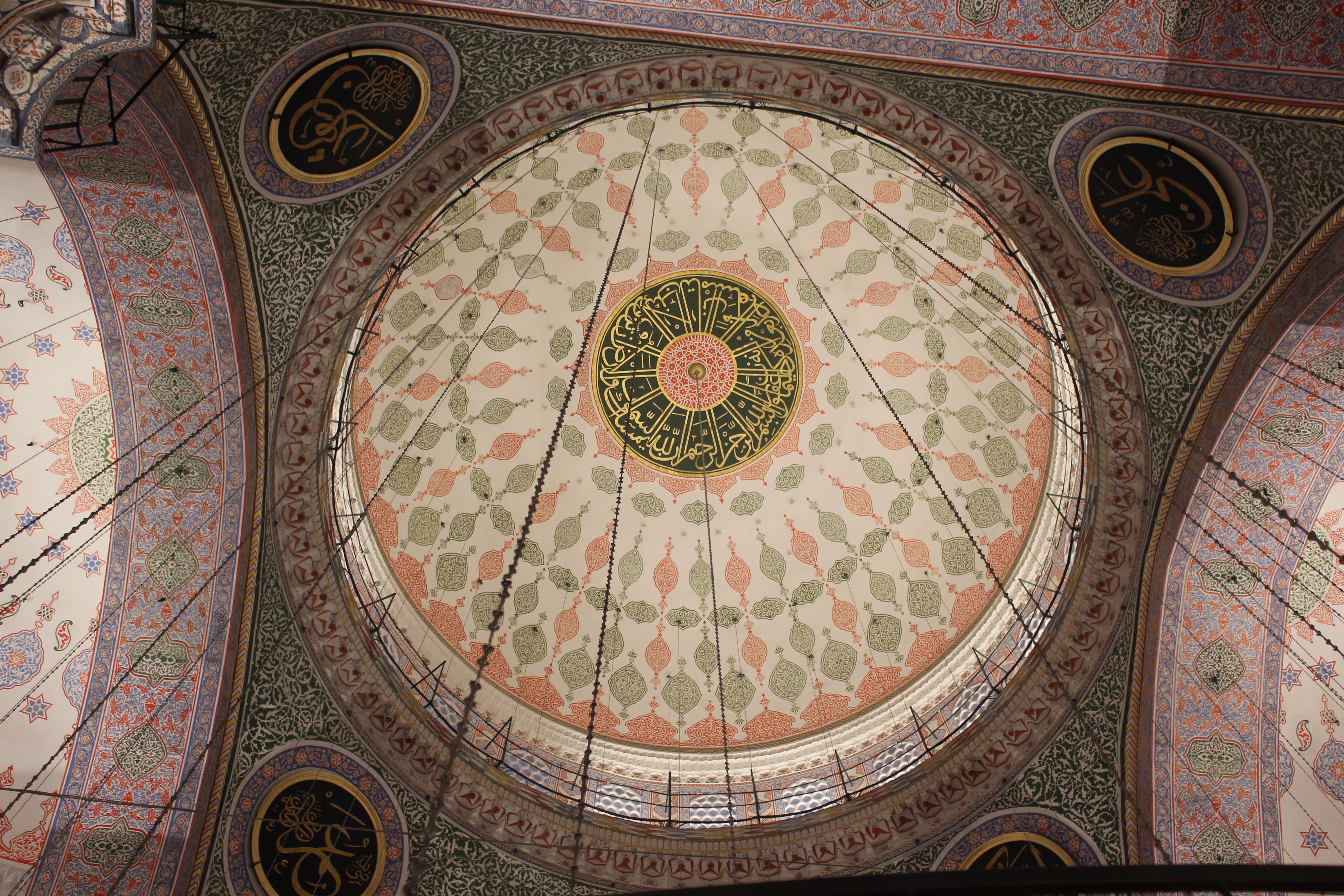 Intricate Islamic Dome Ceiling Architecture · Free Stock Photo