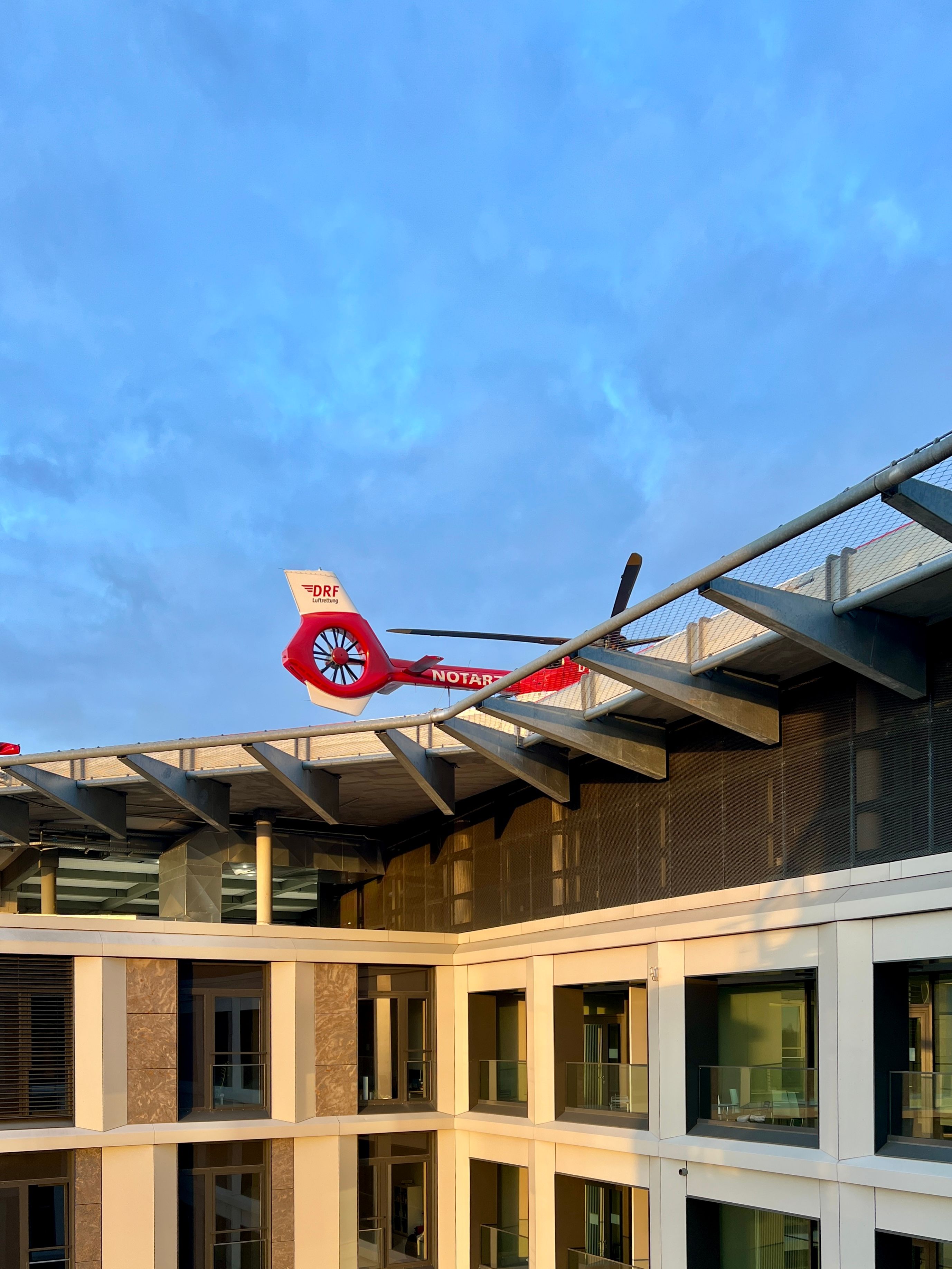 Emergency Helicopter on Hospital Rooftop · Free Stock Photo