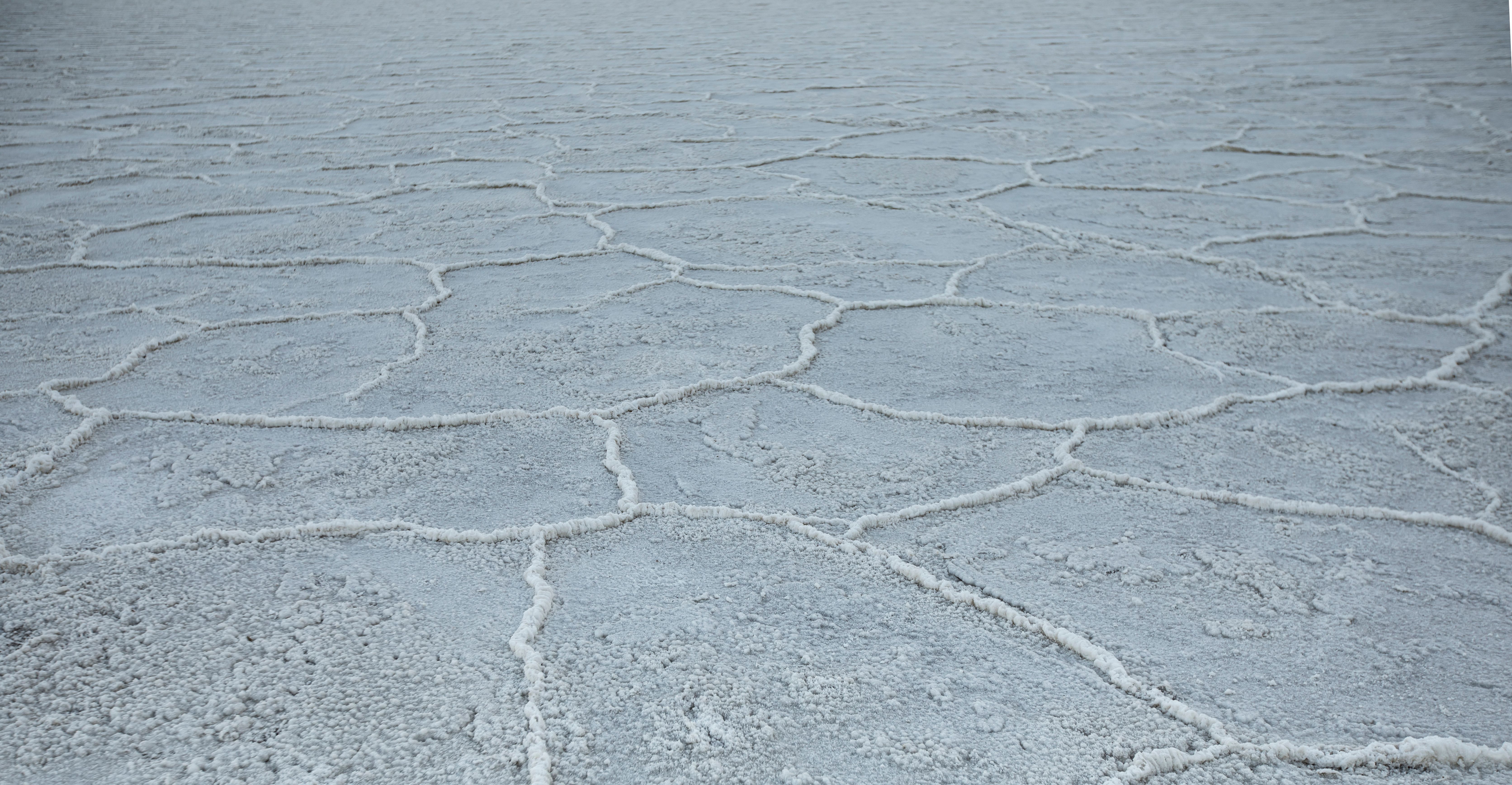 Vast Salt Flat with Polygonal Patterns · Free Stock Photo