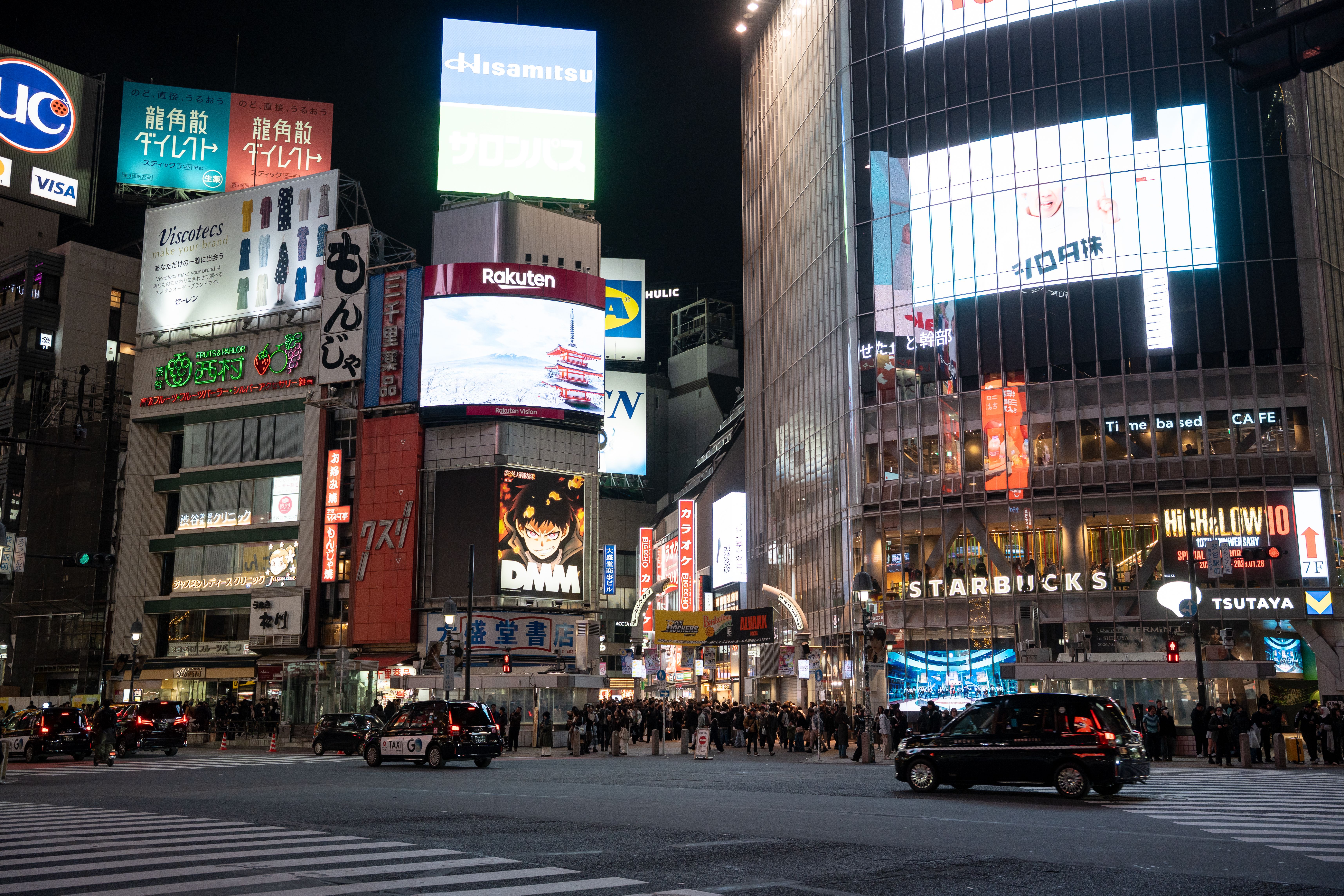 Vibrant Night Scene at Shibuya Crossing, Tokyo · Free Stock Photo