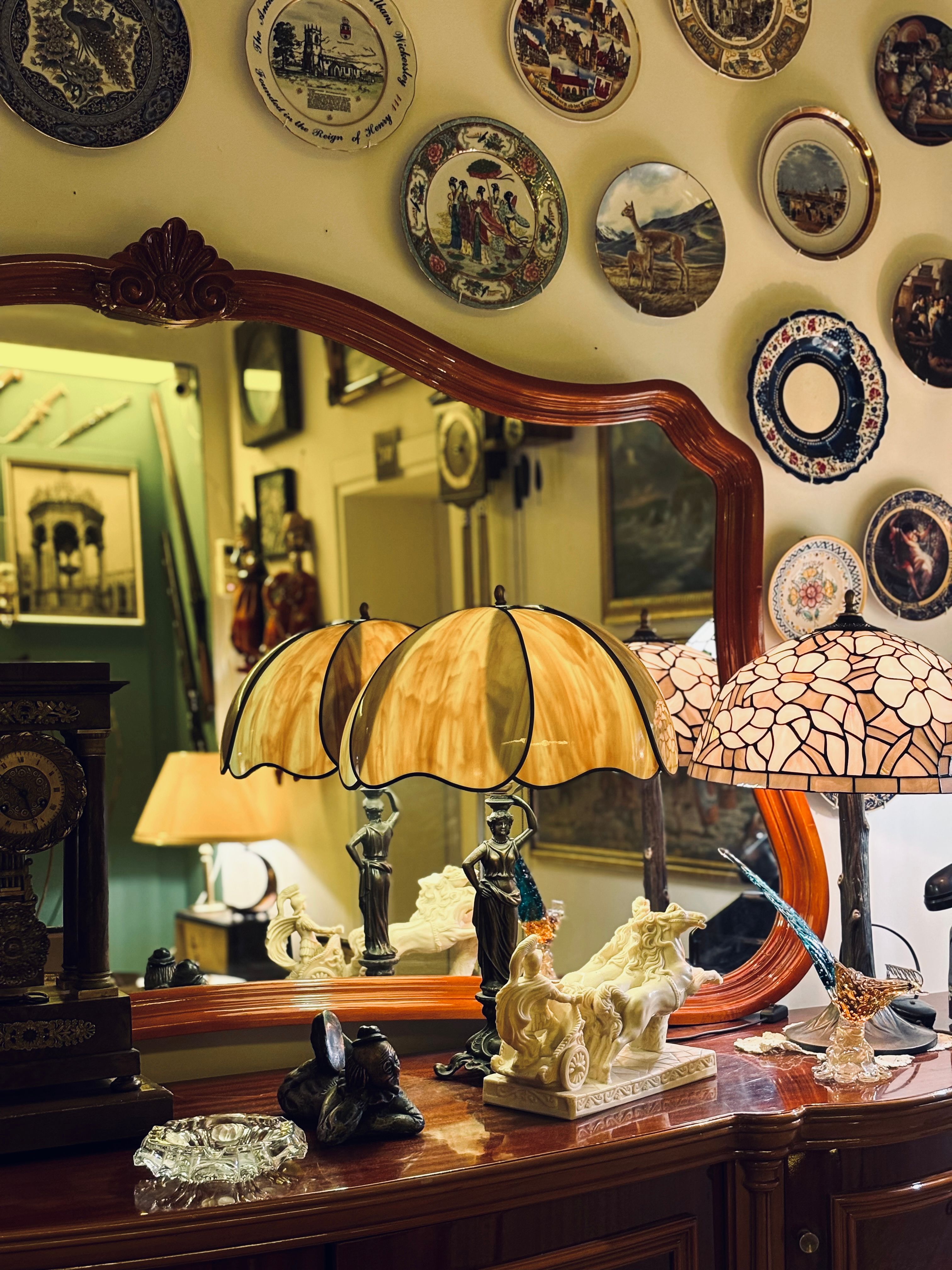 Vintage Interior with Decorative Antiques · Free Stock Photo