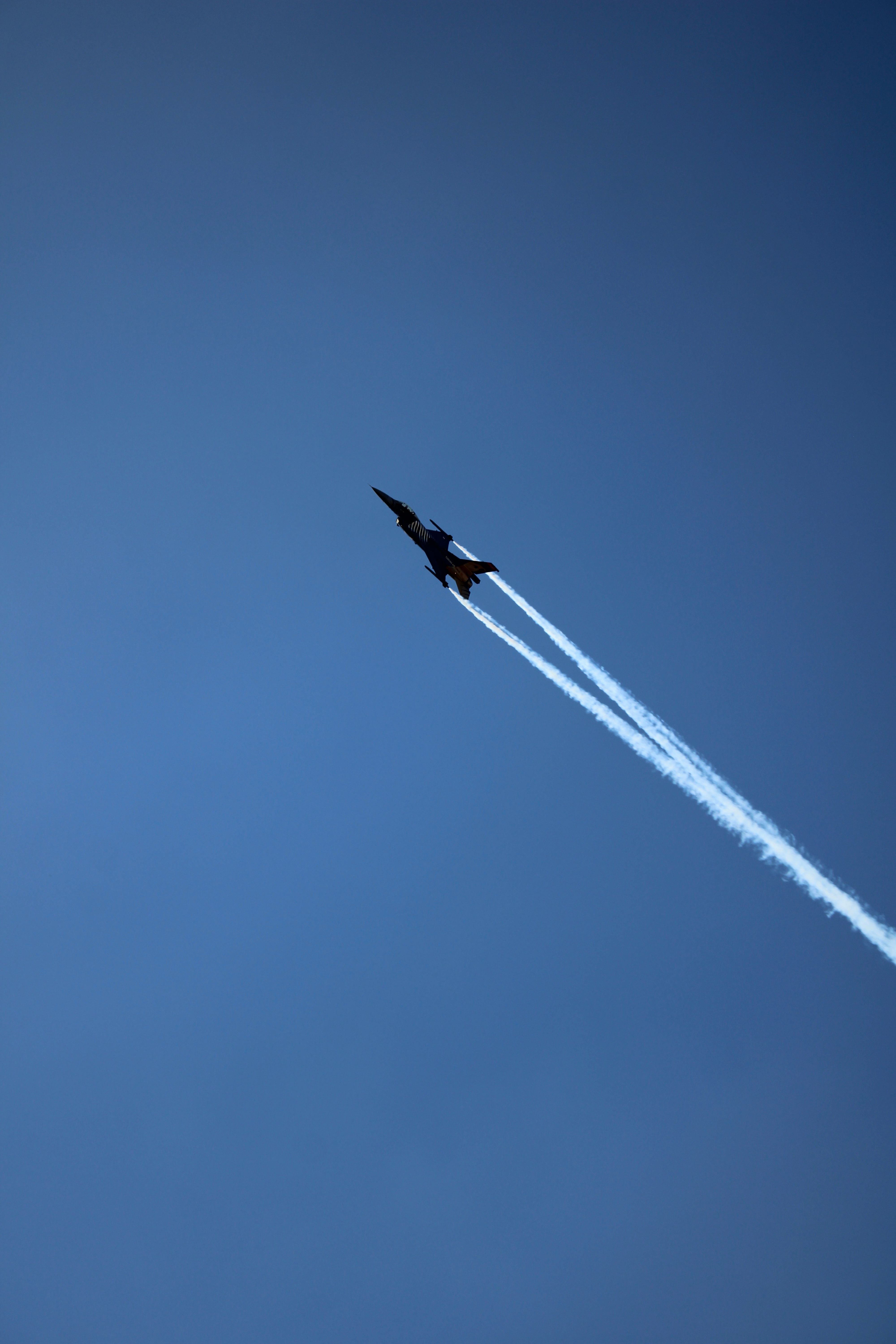 Jet Profile Photos, Download The BEST Free Jet Profile Stock Photos ...