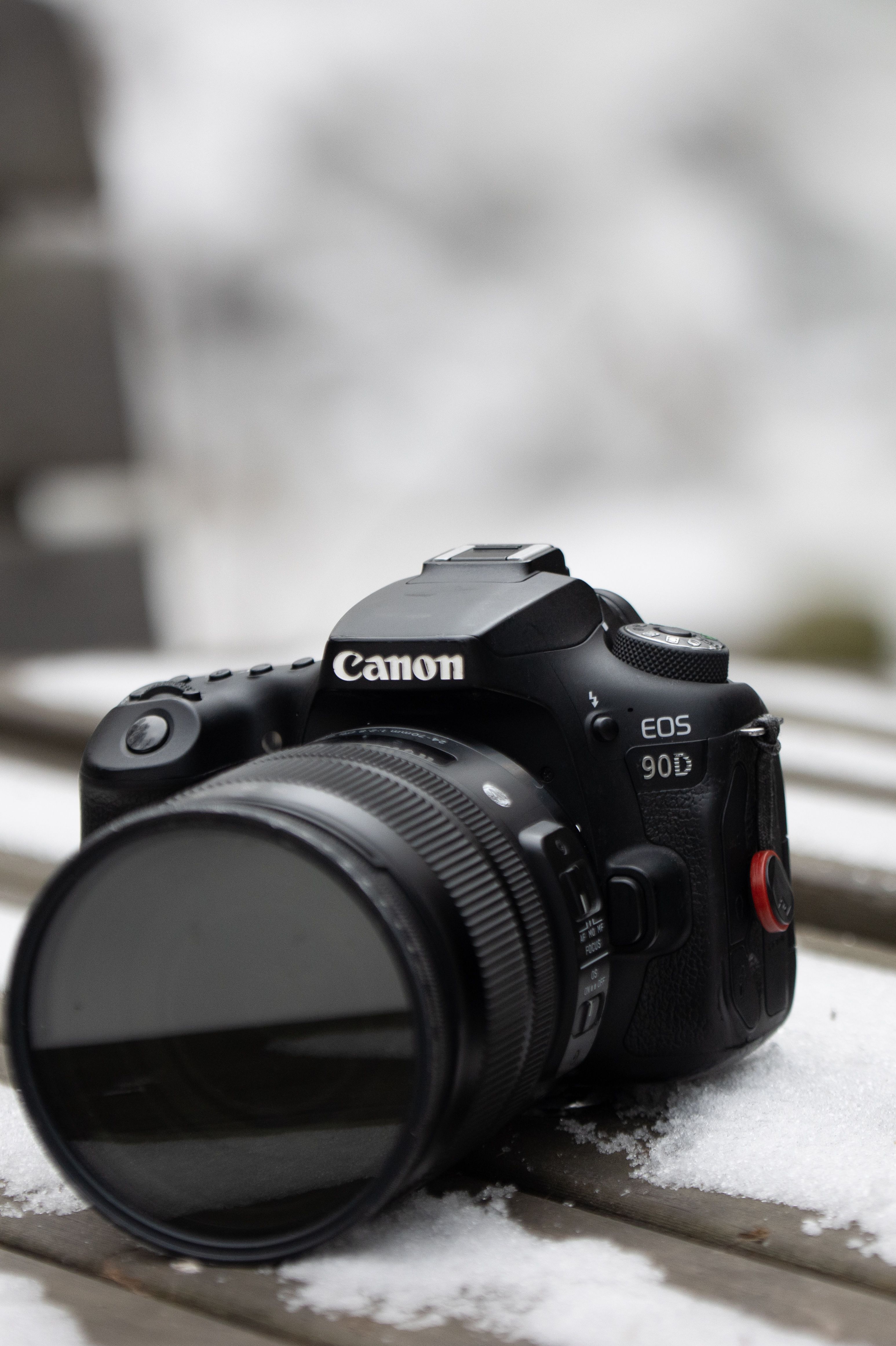 Canon EOS 90D DSLR on Snow Covered Bench · Free Stock Photo