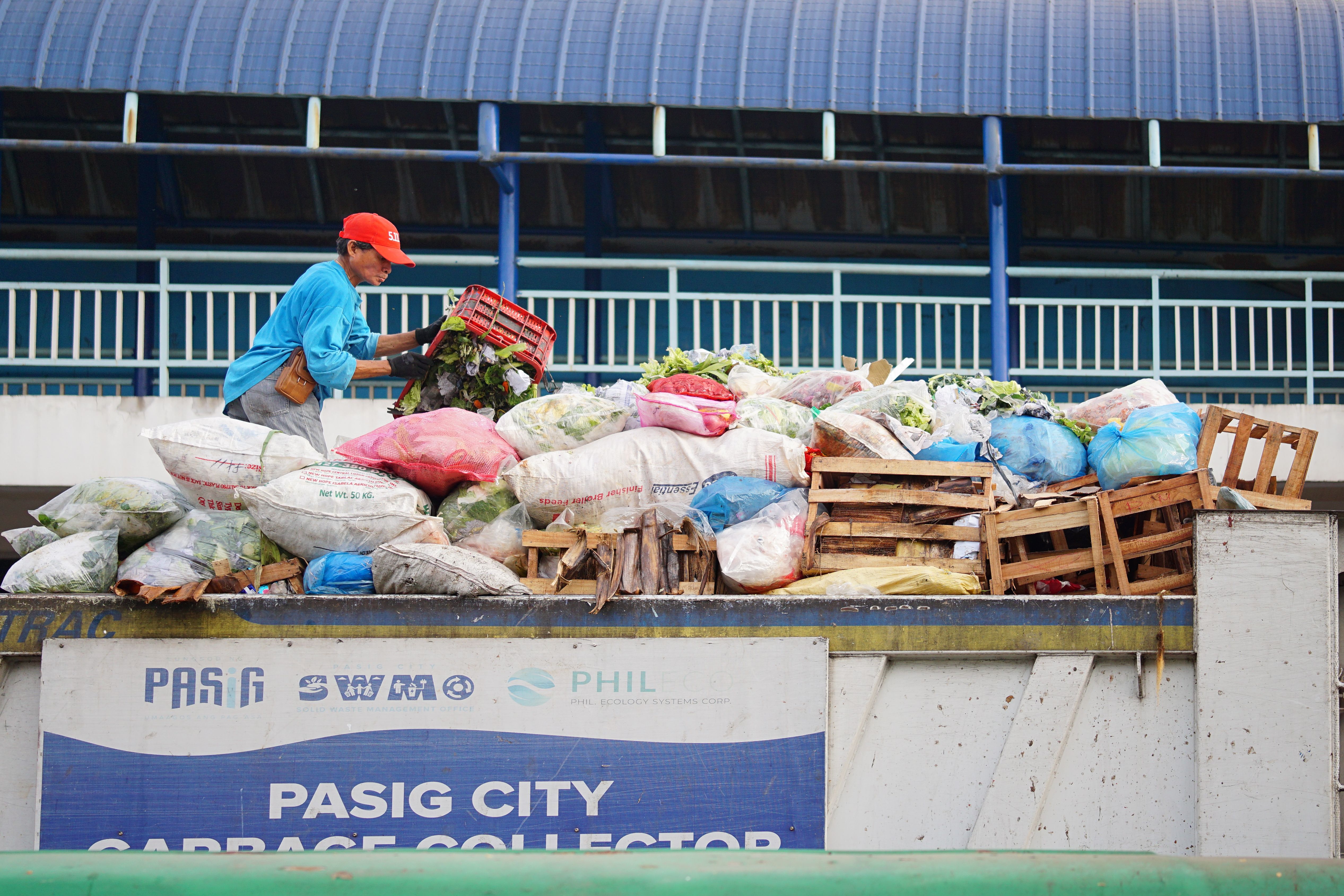 Garbage Collector in Pasig City, Philippines · Free Stock Photo