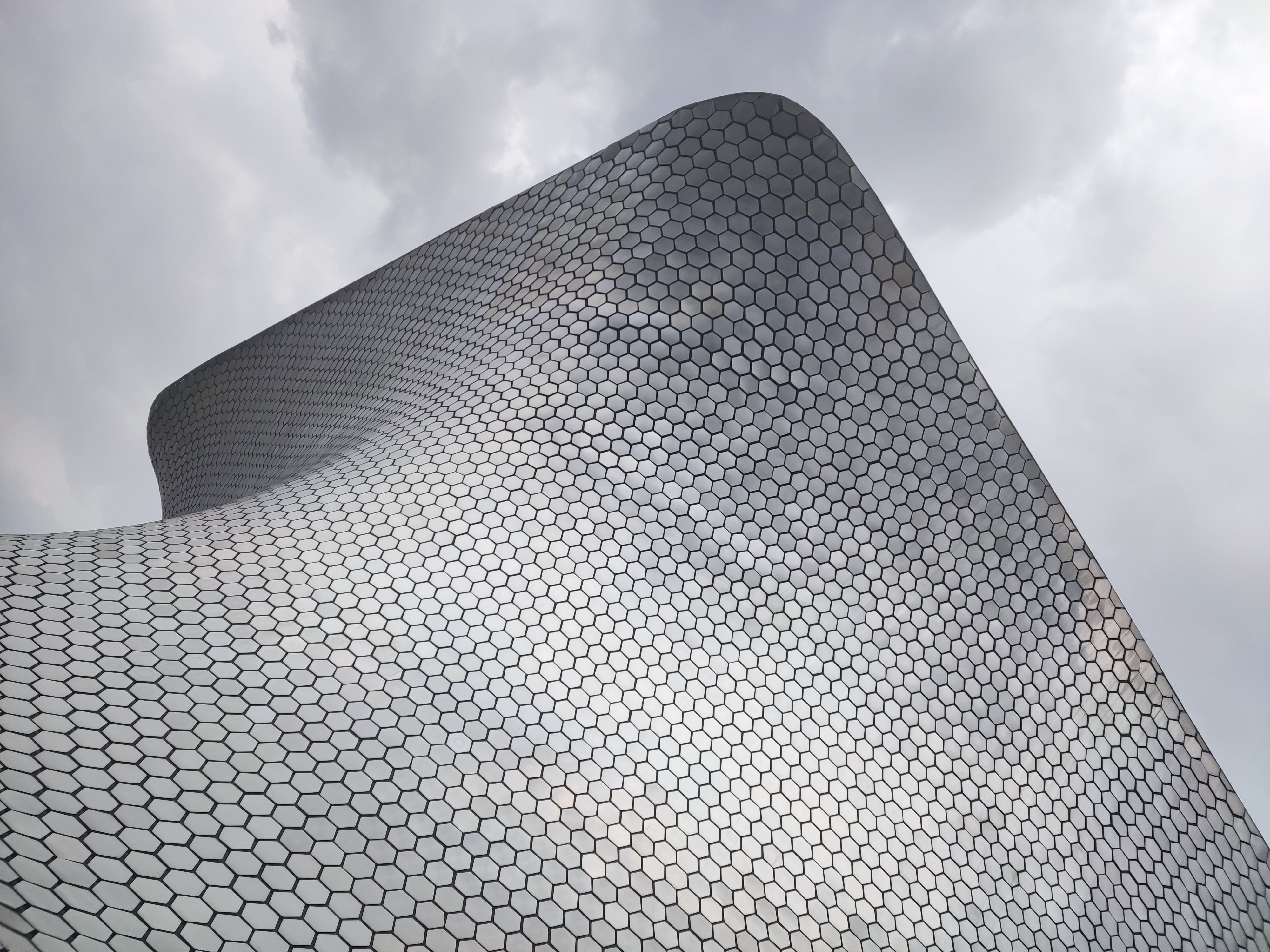 Detalle Arquitectónico Icónico Del Museo Soumaya En La Ciudad De México ...