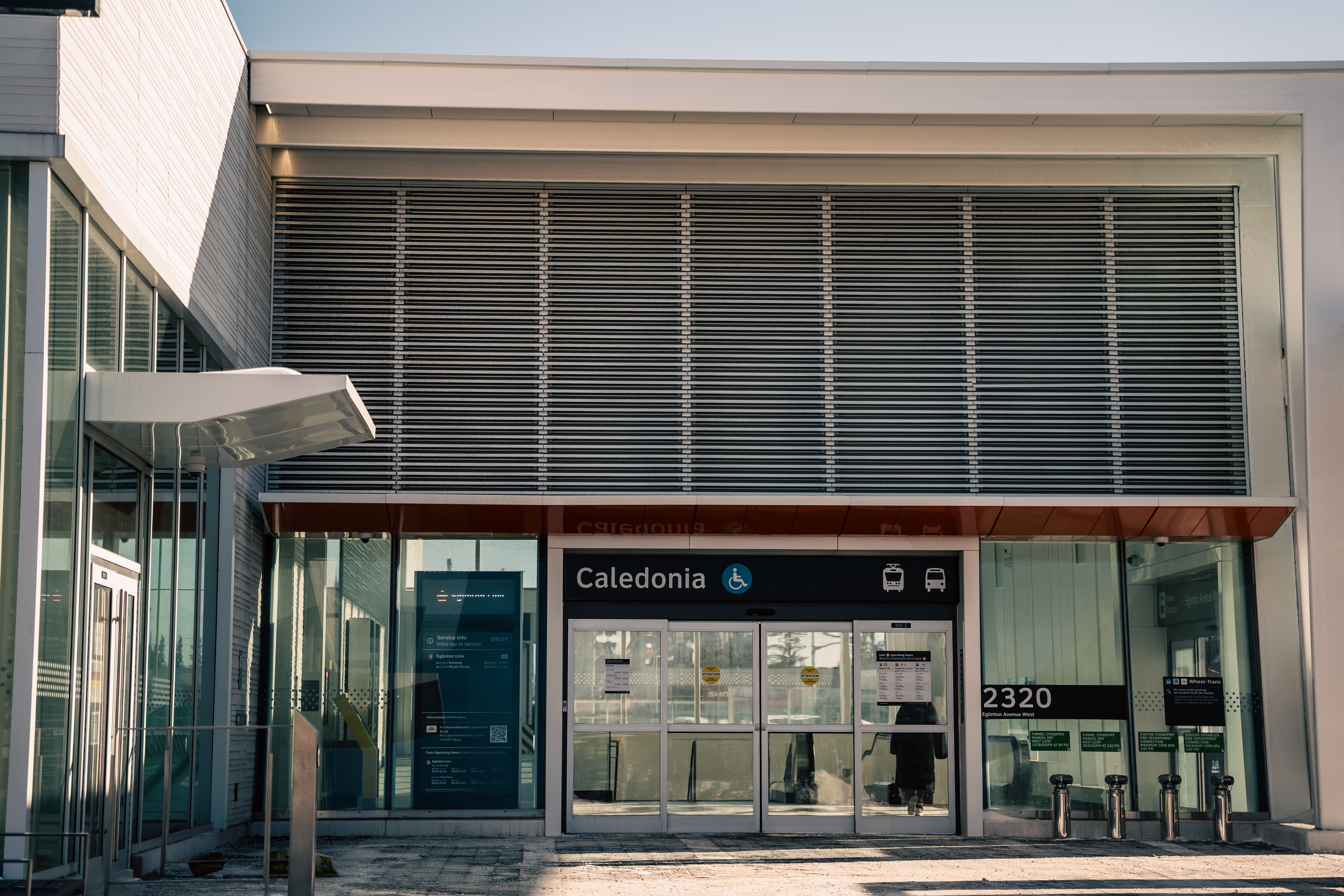 Modern Entrance of Caledonia Transit Station · Free Stock Photo
