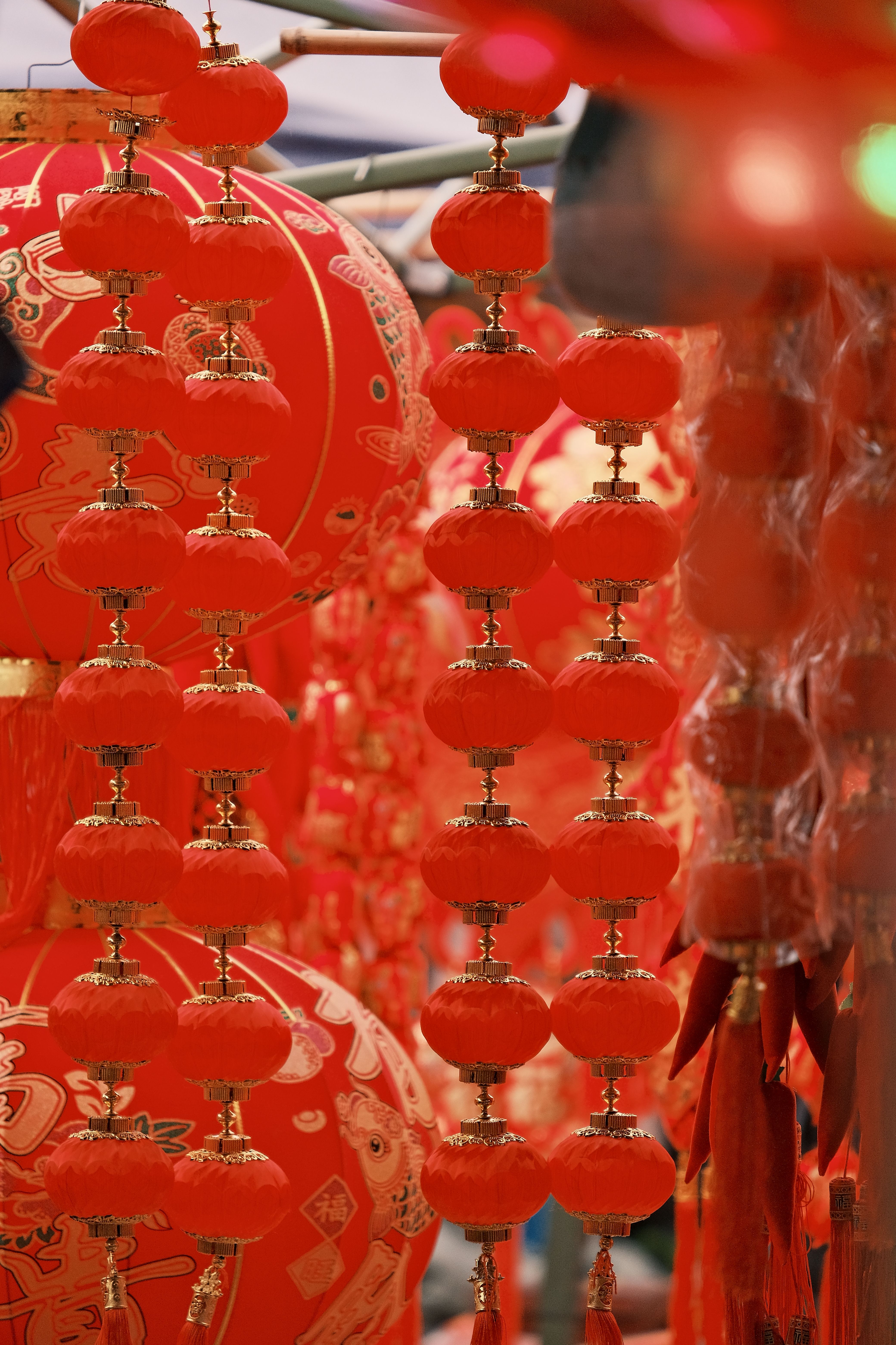 Vibrant Red Chinese Lanterns for Festive Celebrations · Free Stock Photo
