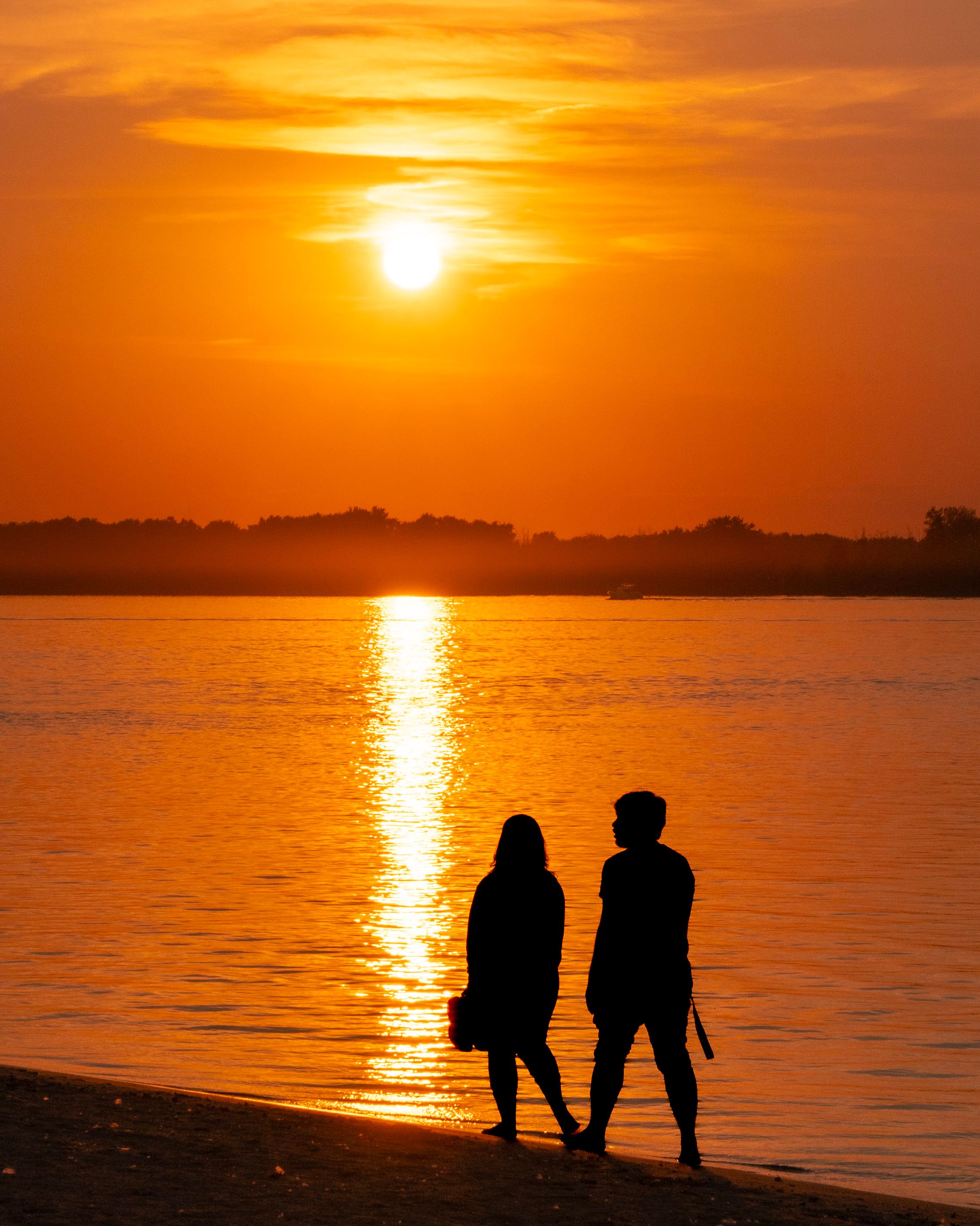 Romantic Sunset Stroll by the Ottawa River · Free Stock Photo