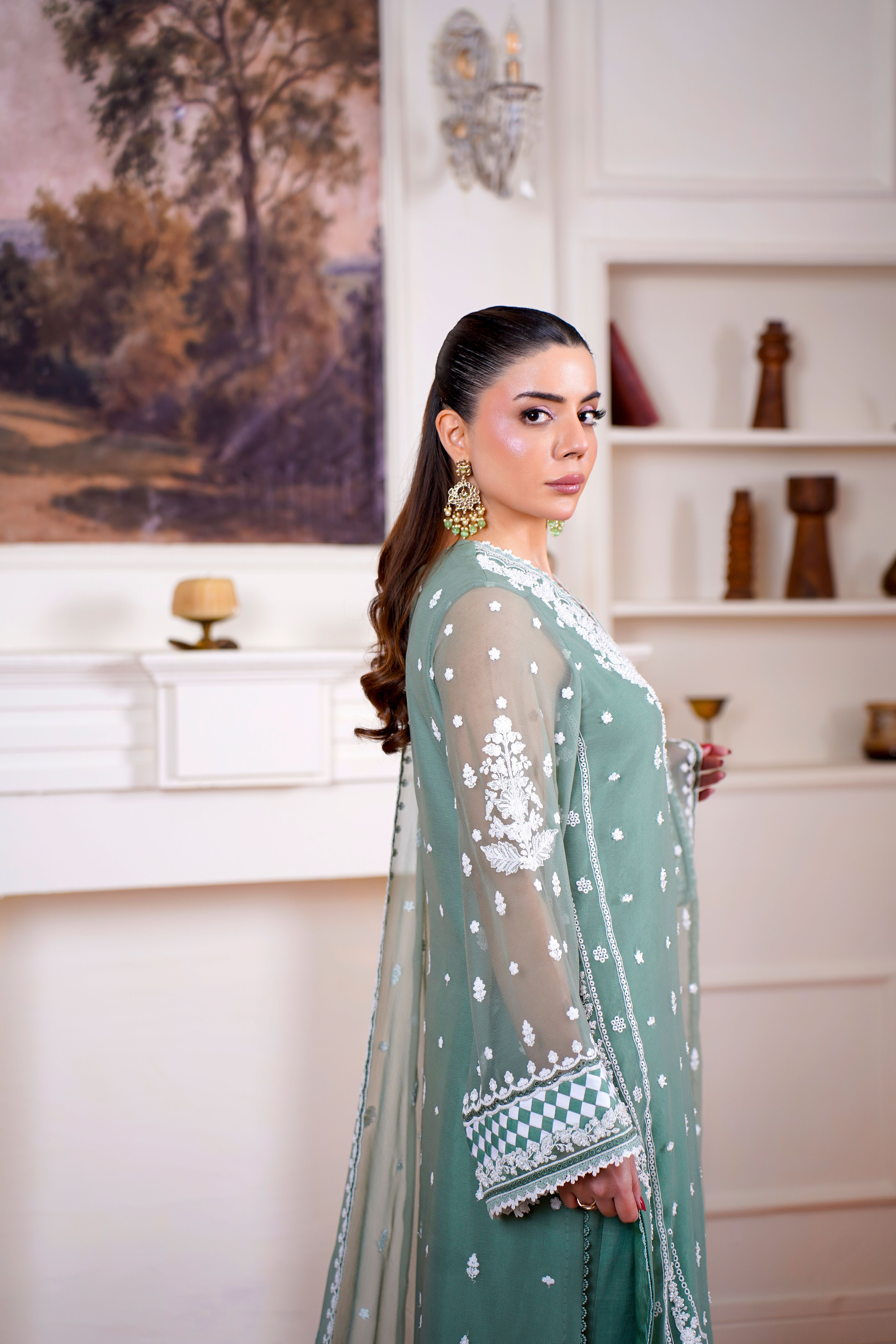 Hania Amir Pakistani Actress Photos, Download The BEST Free Hania Amir ...