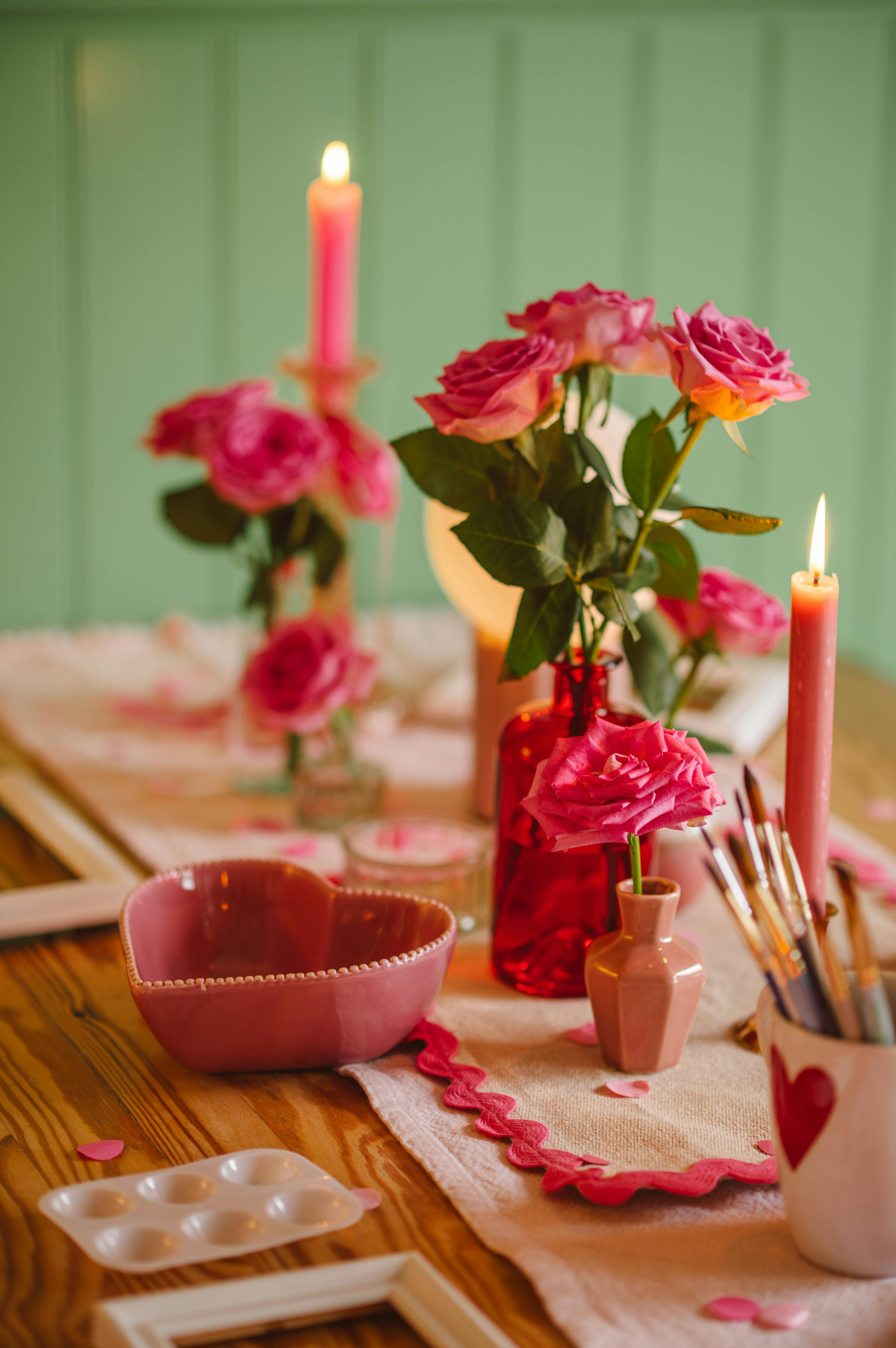 Romantic Pink Rose Table Setting for Celebrations · Free Stock Photo