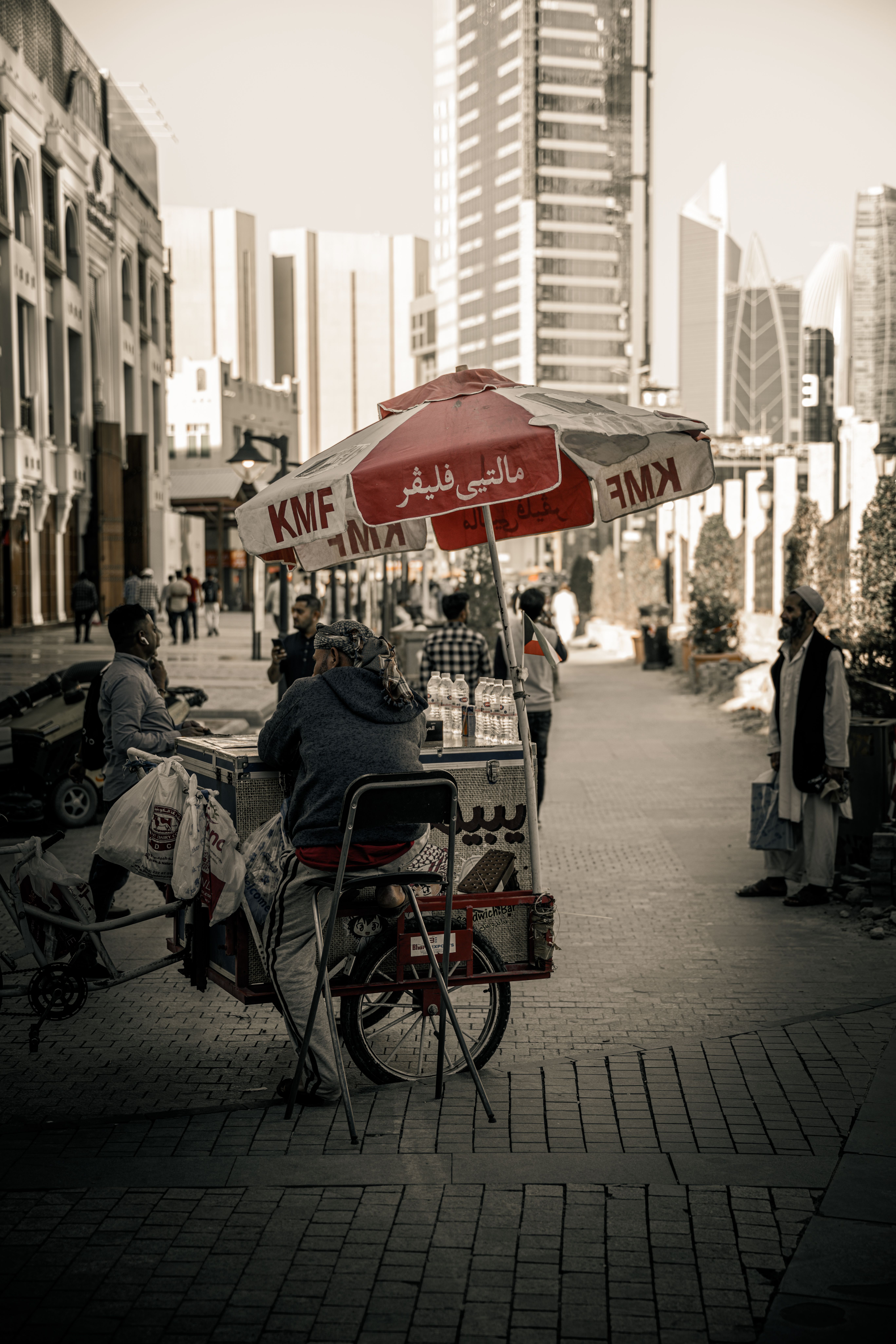 Street Vendor in Kuwait City Urban Scene · Free Stock Photo