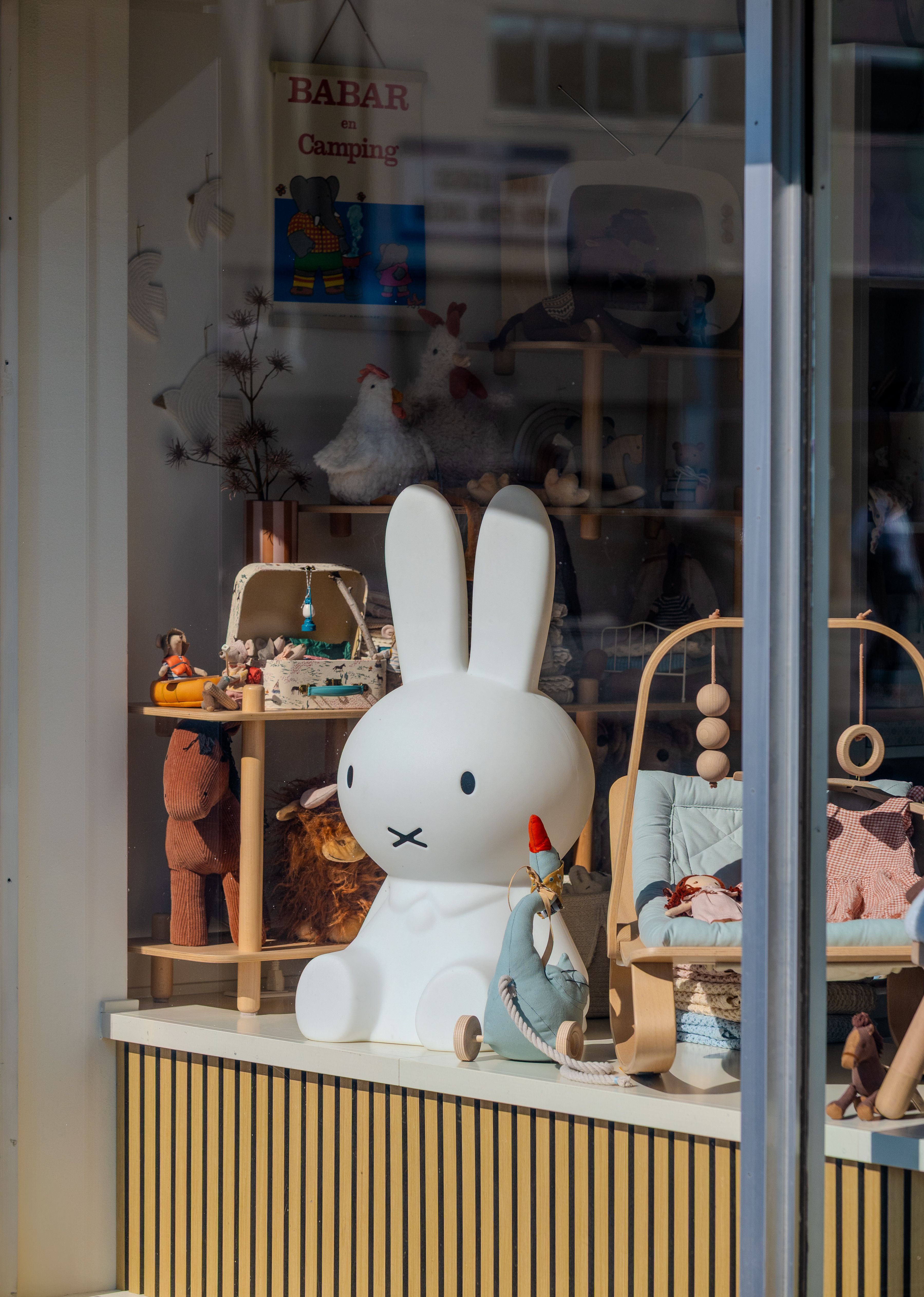 Charming Toy Storefront with Large White Rabbit Display · Free Stock Photo