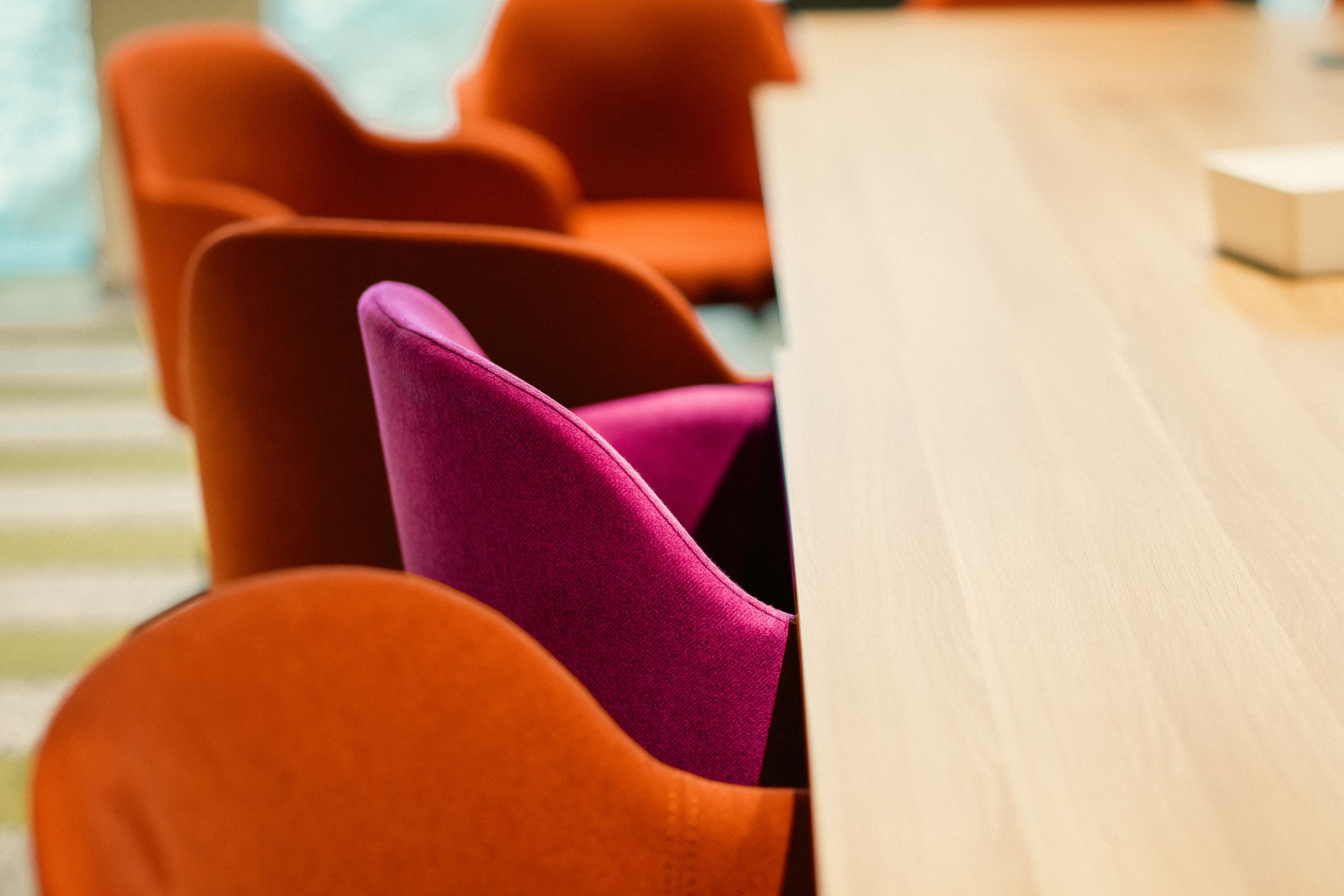 Table with chairs in conference room · Free Stock Photo