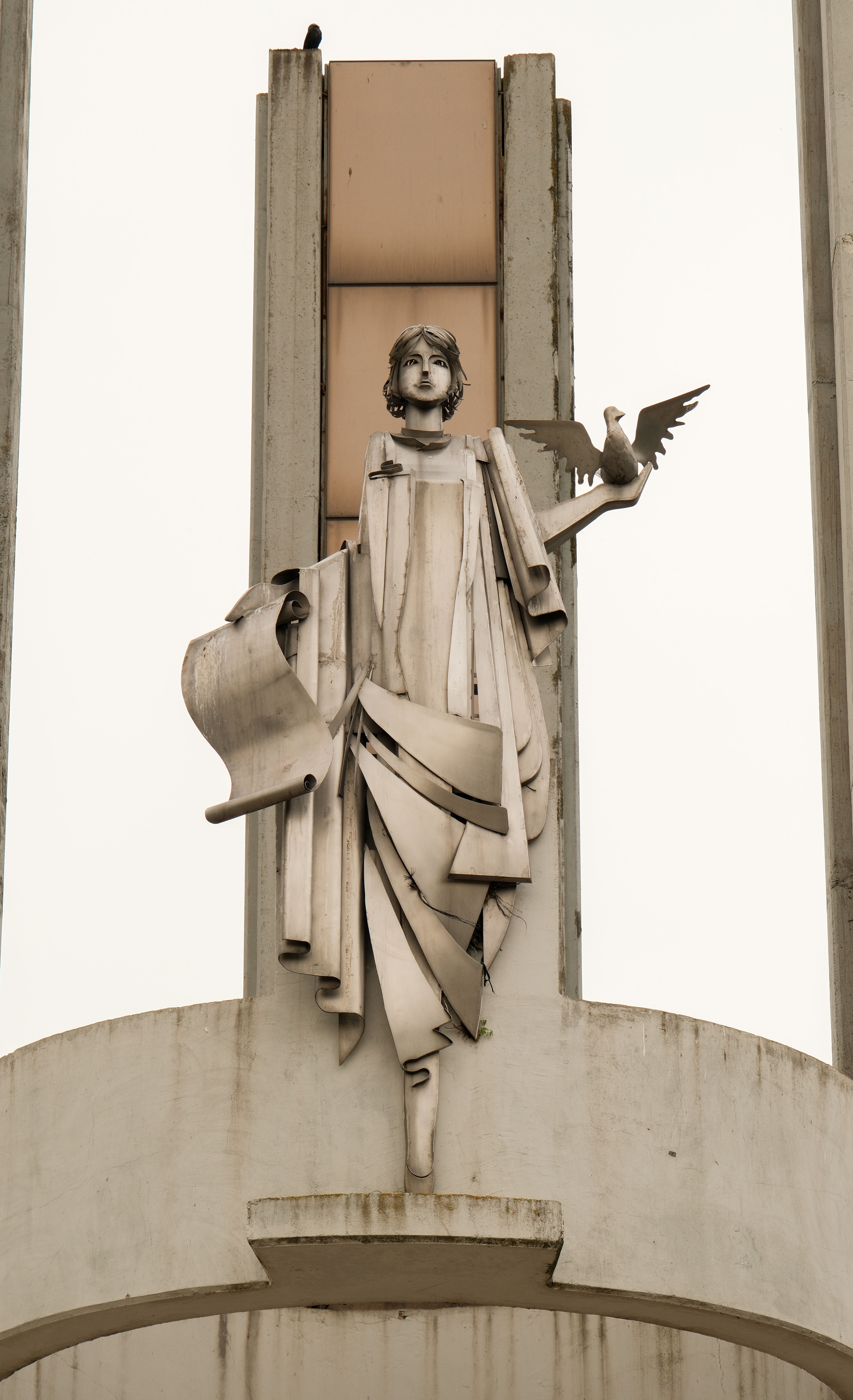 Artistic Statue of Angel on Historic Structure · Free Stock Photo