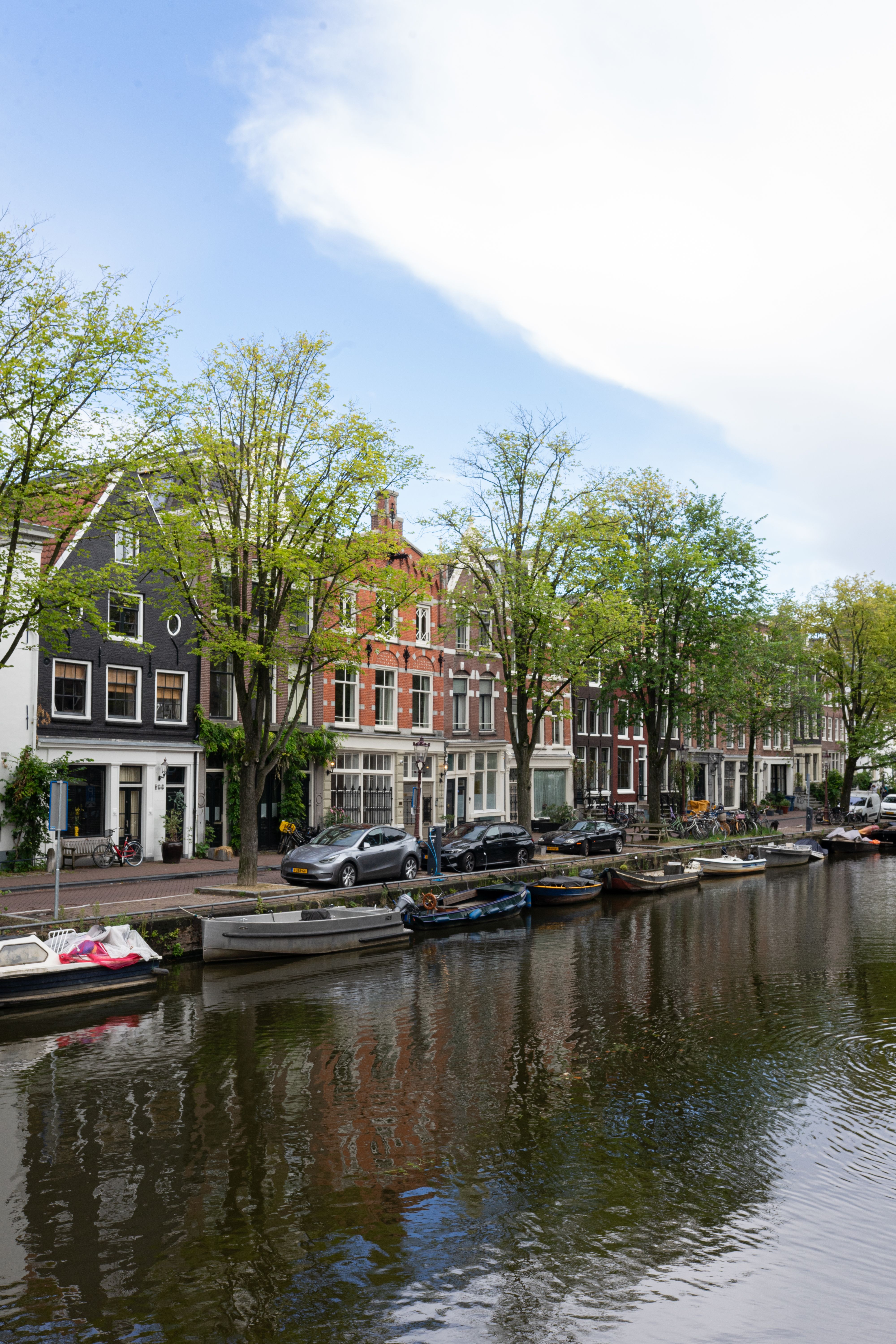 Charming Amsterdam Canal Houses in Spring · Free Stock Photo