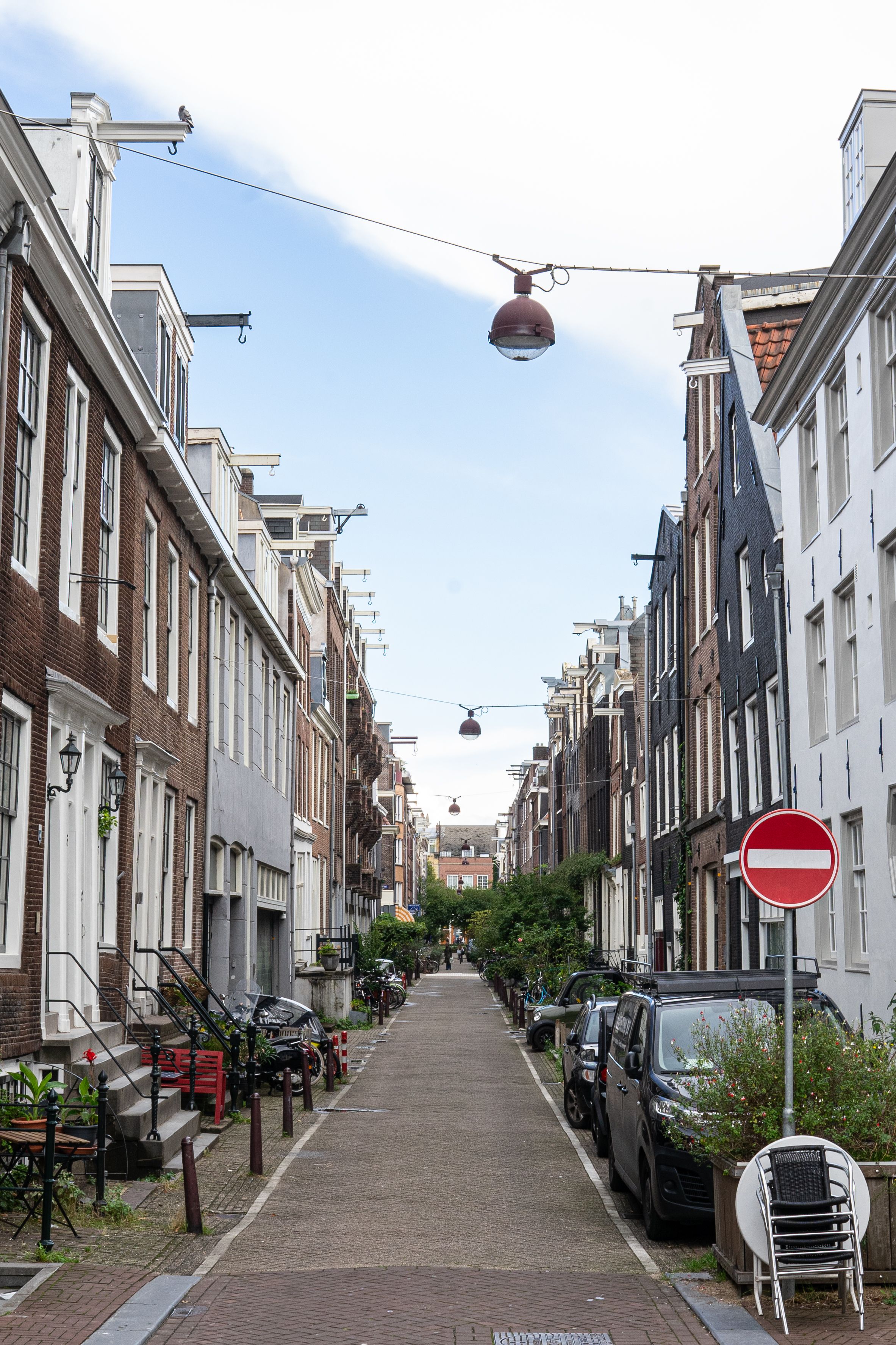 Charming Amsterdam Street with Classic Architecture · Free Stock Photo