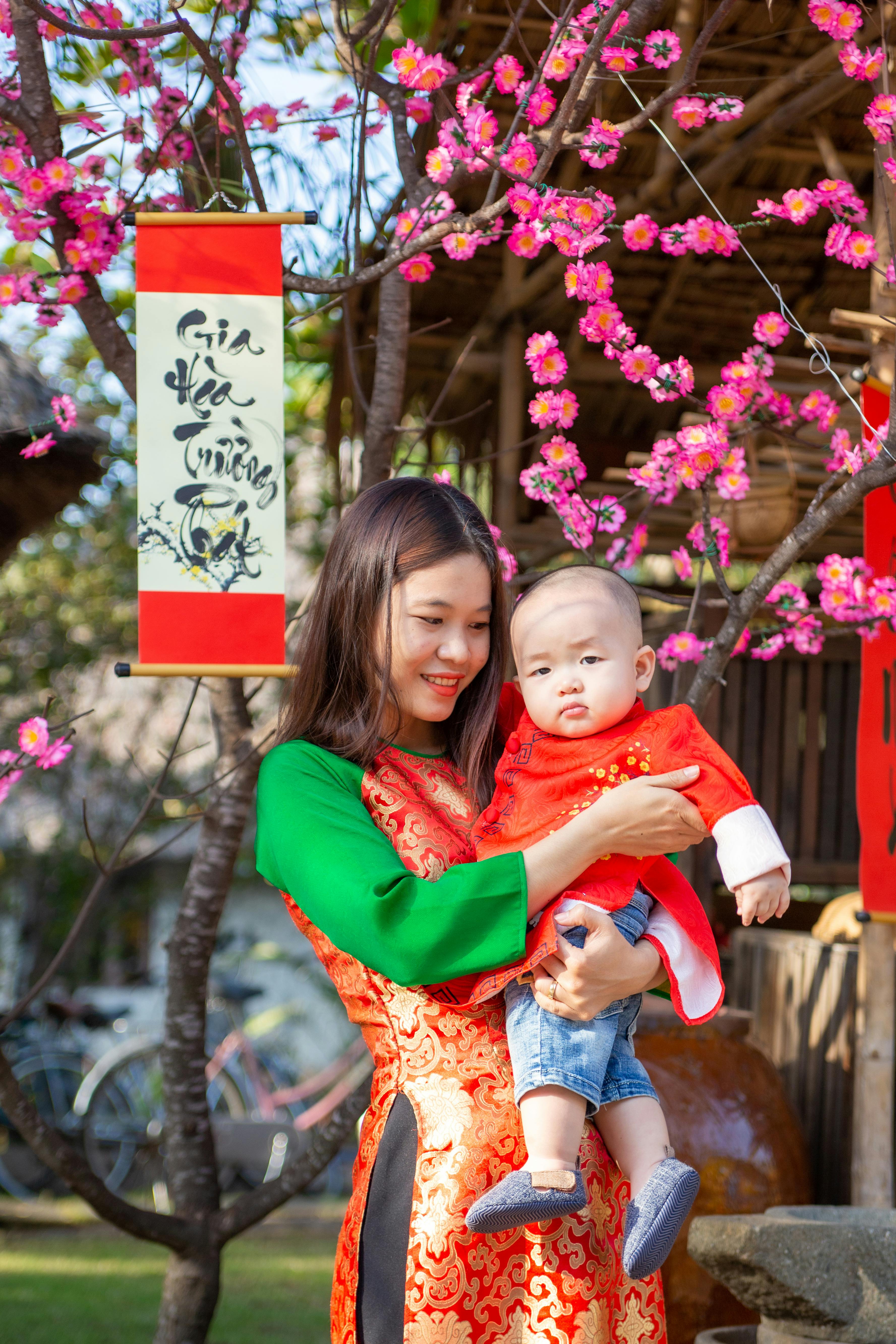Vietnamese Mom And Baby Photos, Download The BEST Free Vietnamese Mom ...