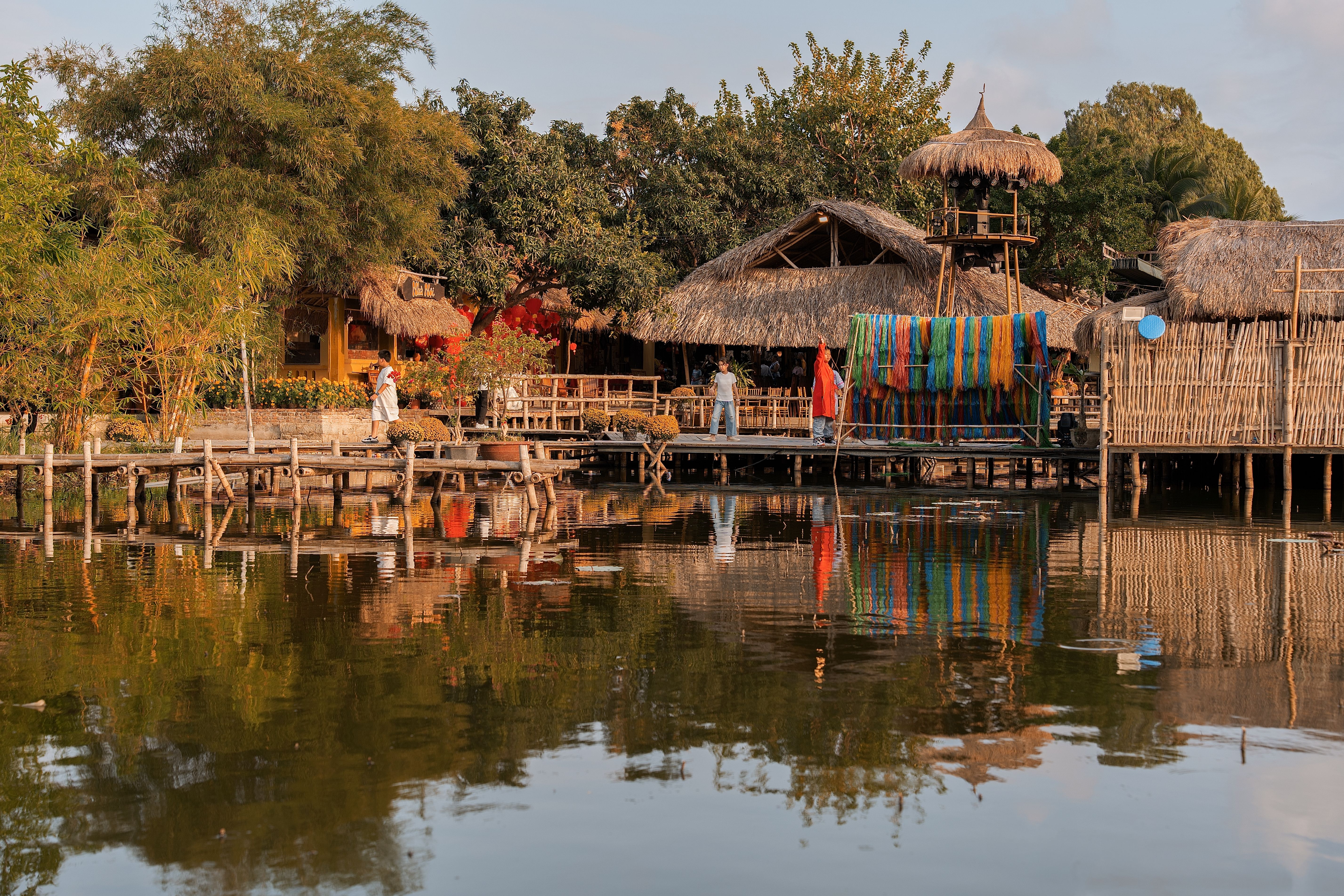 Rustic Lakeside Village with Bamboo Huts · Free Stock Photo