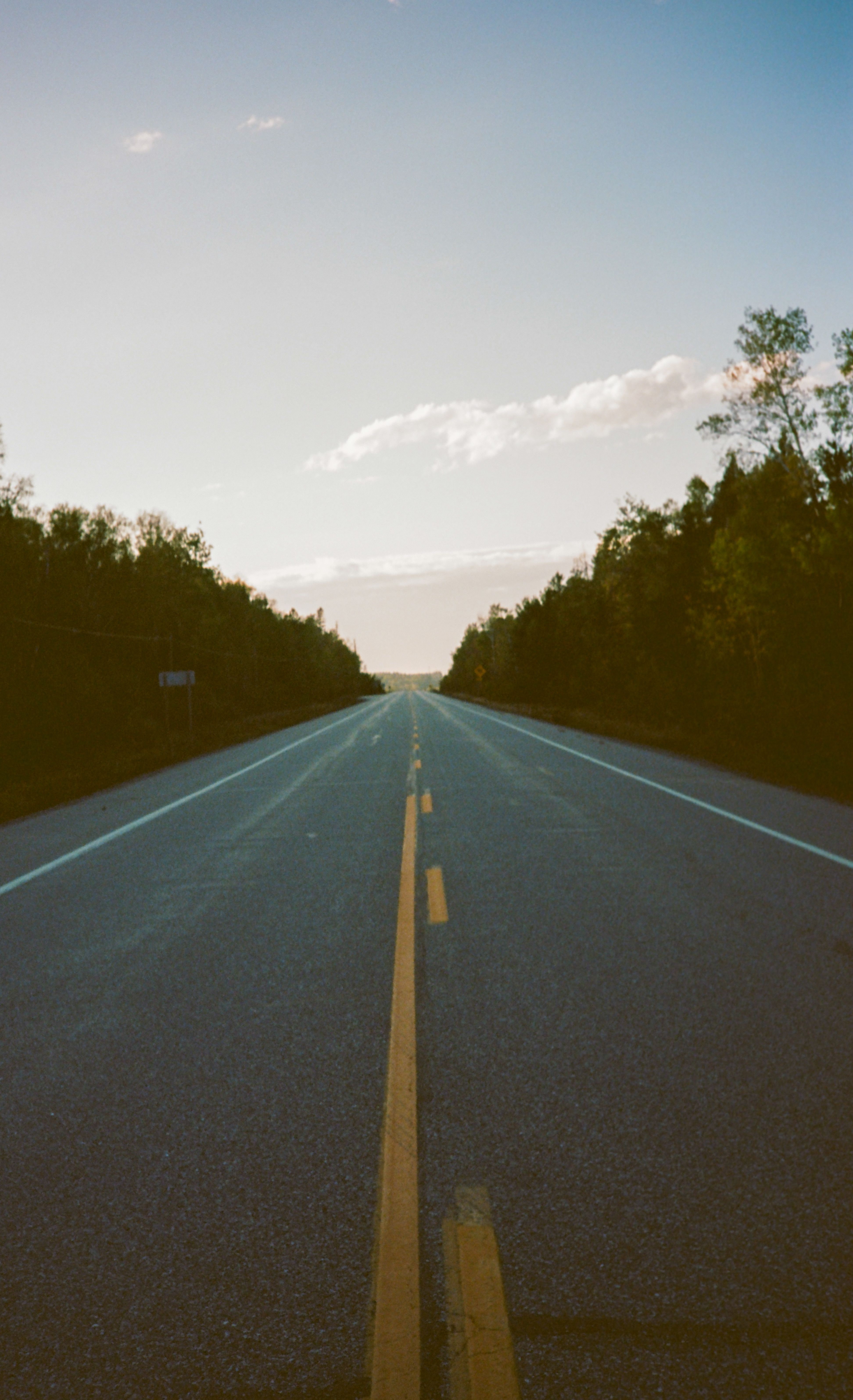 Scenic Empty Highway at Dawn · Free Stock Photo