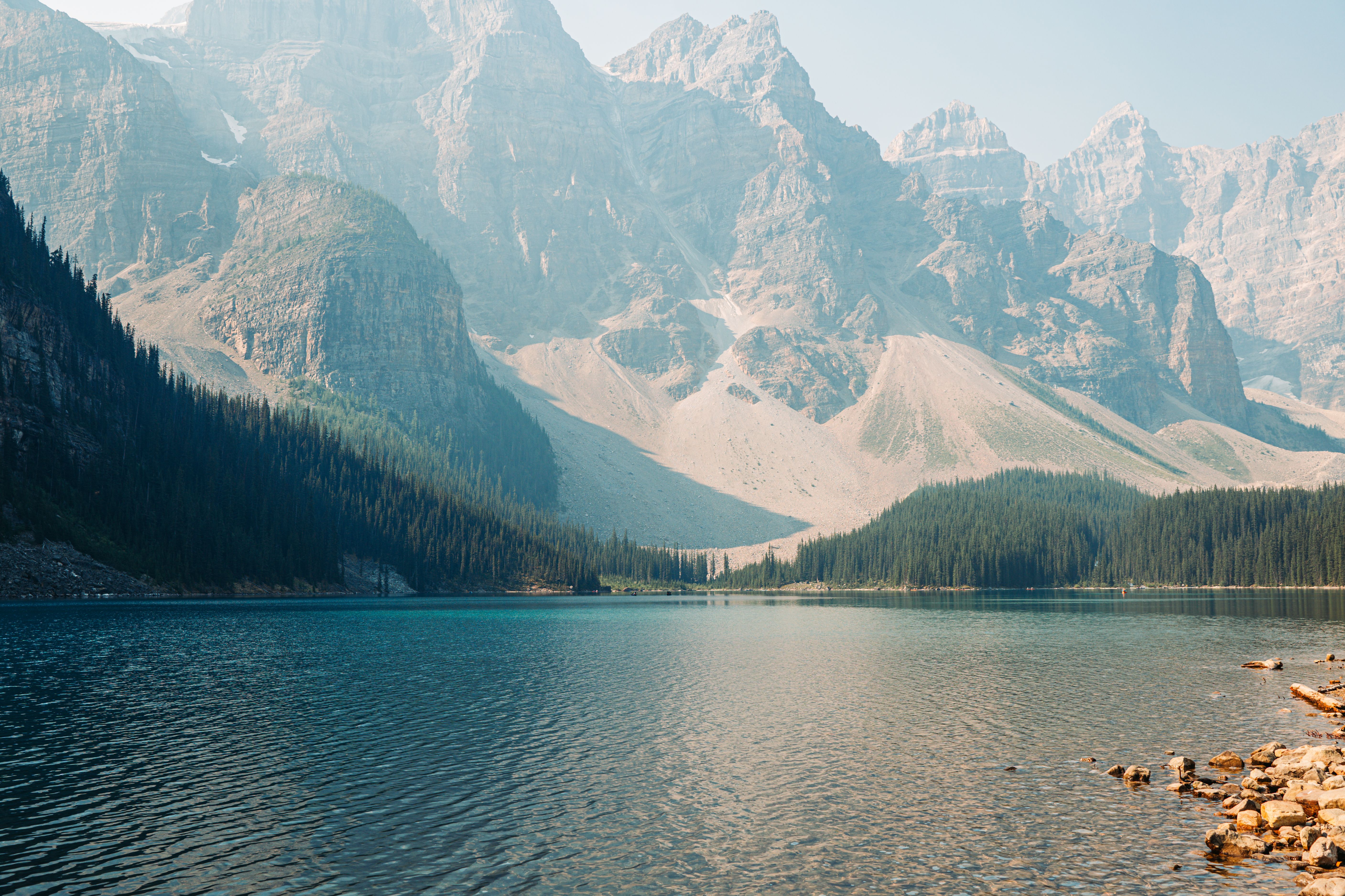 Stunning View of Moraine Lake and Rocky Mountains · Free Stock Photo