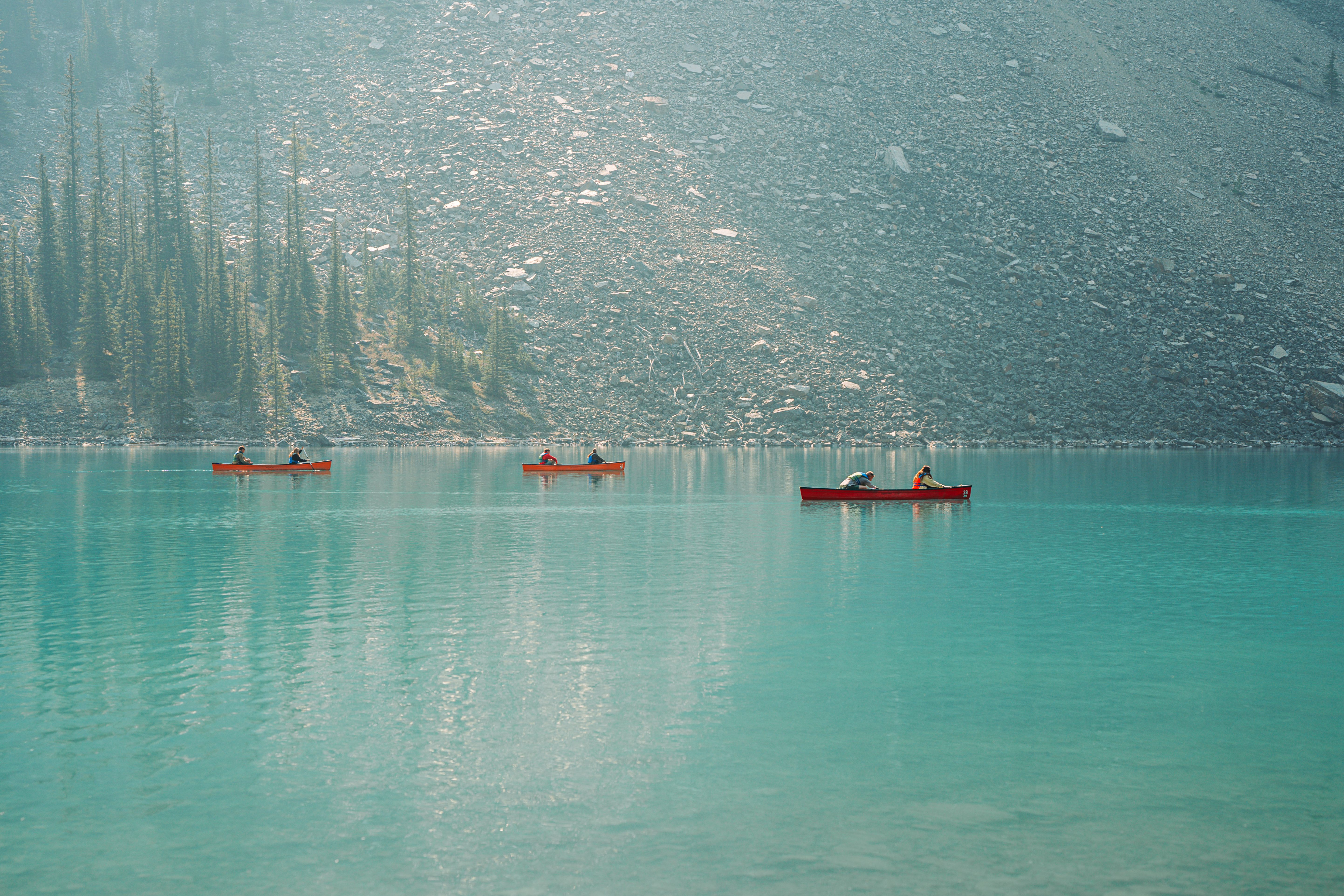 Tranquil Canoeing on Turquoise Mountain Lake · Free Stock Photo