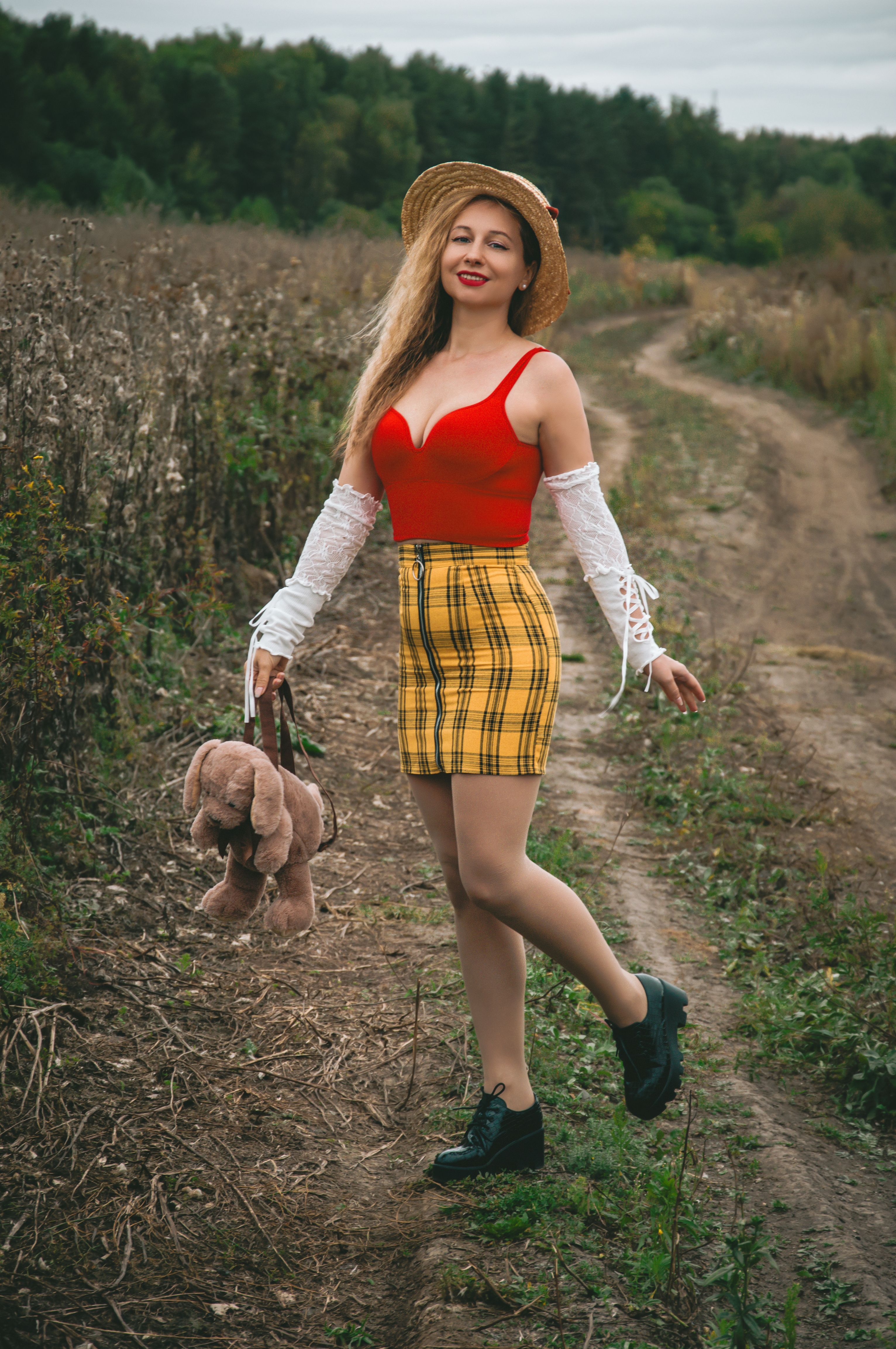 786.431+ Fotos y Imágenes de Doggy style farmer's daughter Gratis ...