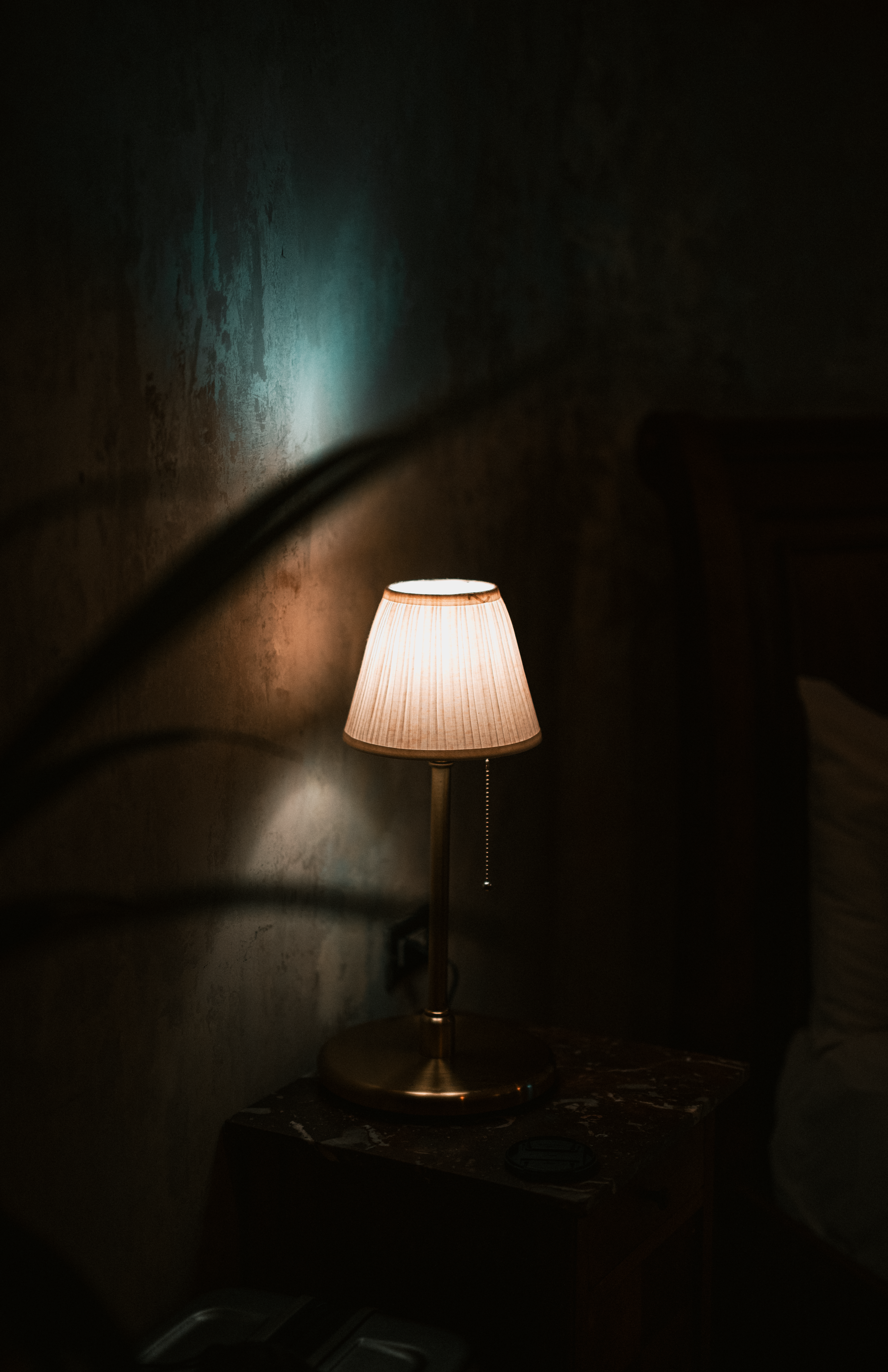 Cozy Interior with Softly Lit Table Lamp · Free Stock Photo
