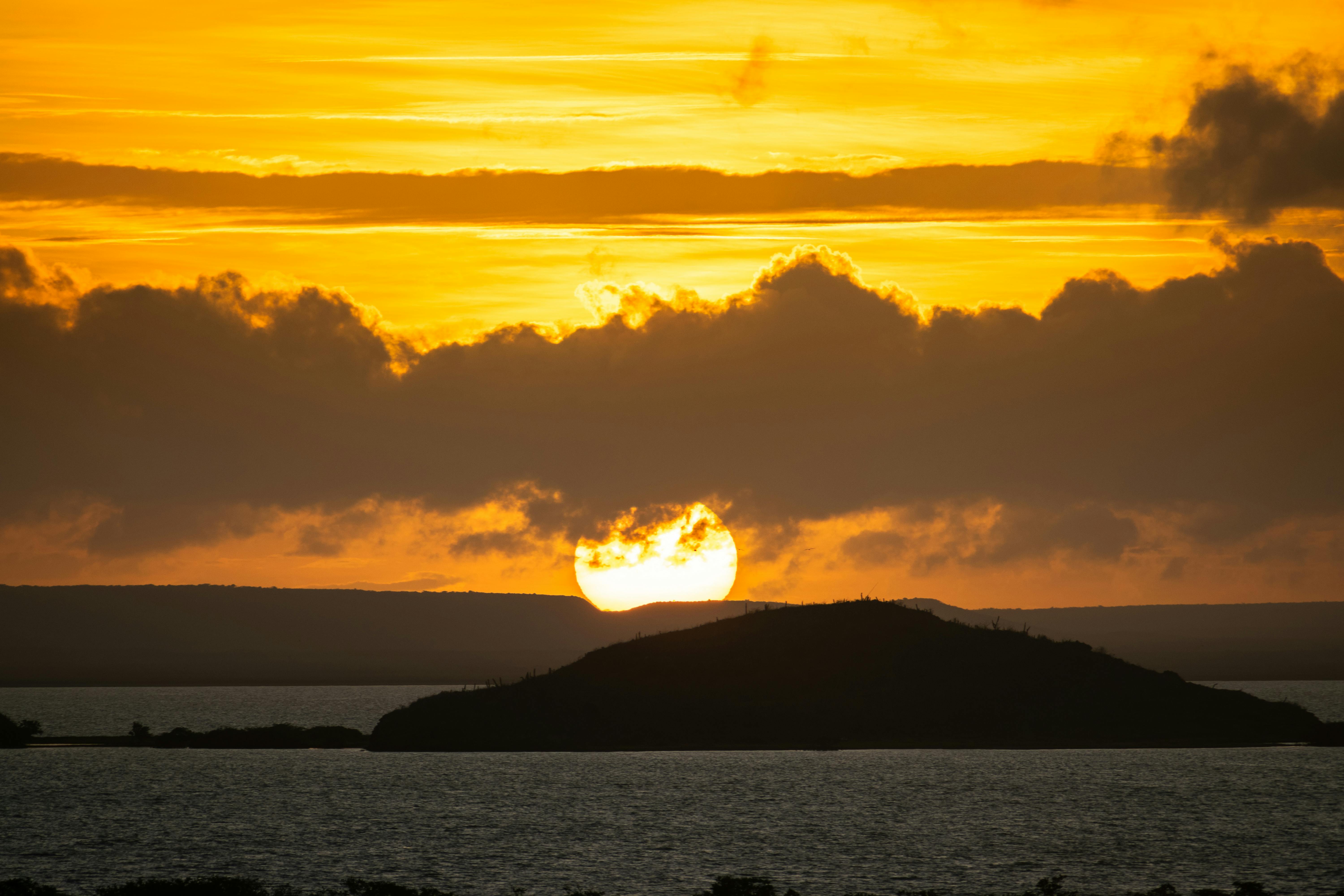 Silhouette of Sand during Sunset · Free Stock Photo