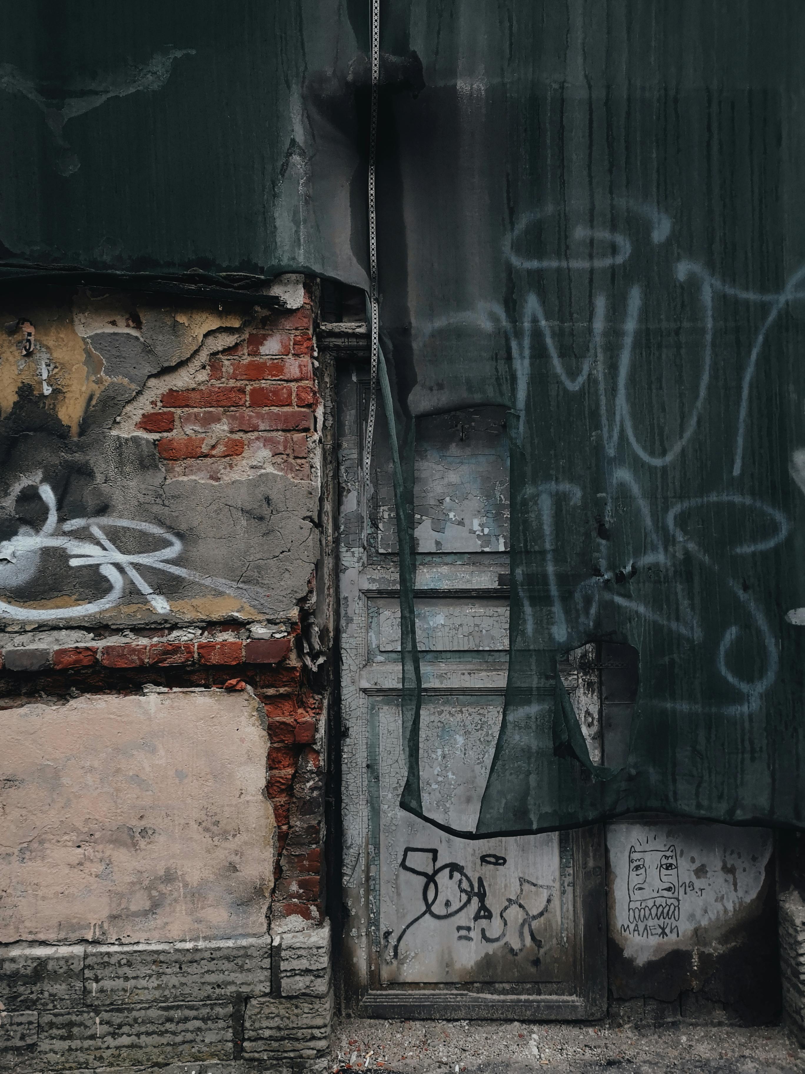 Vandalized Wall · Free Stock Photo