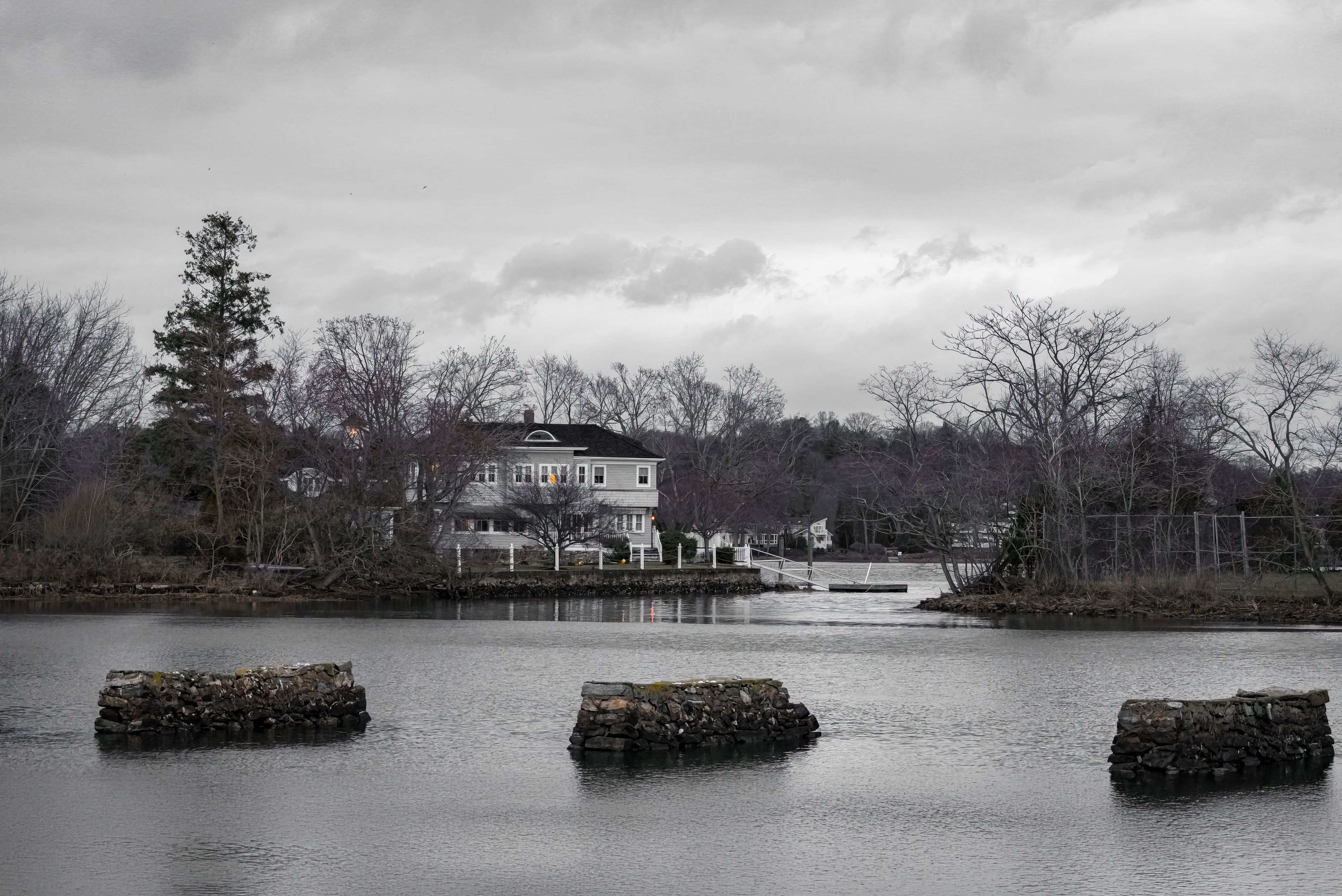 Serene Lakeside House During Overcast Weather · Free Stock Photo