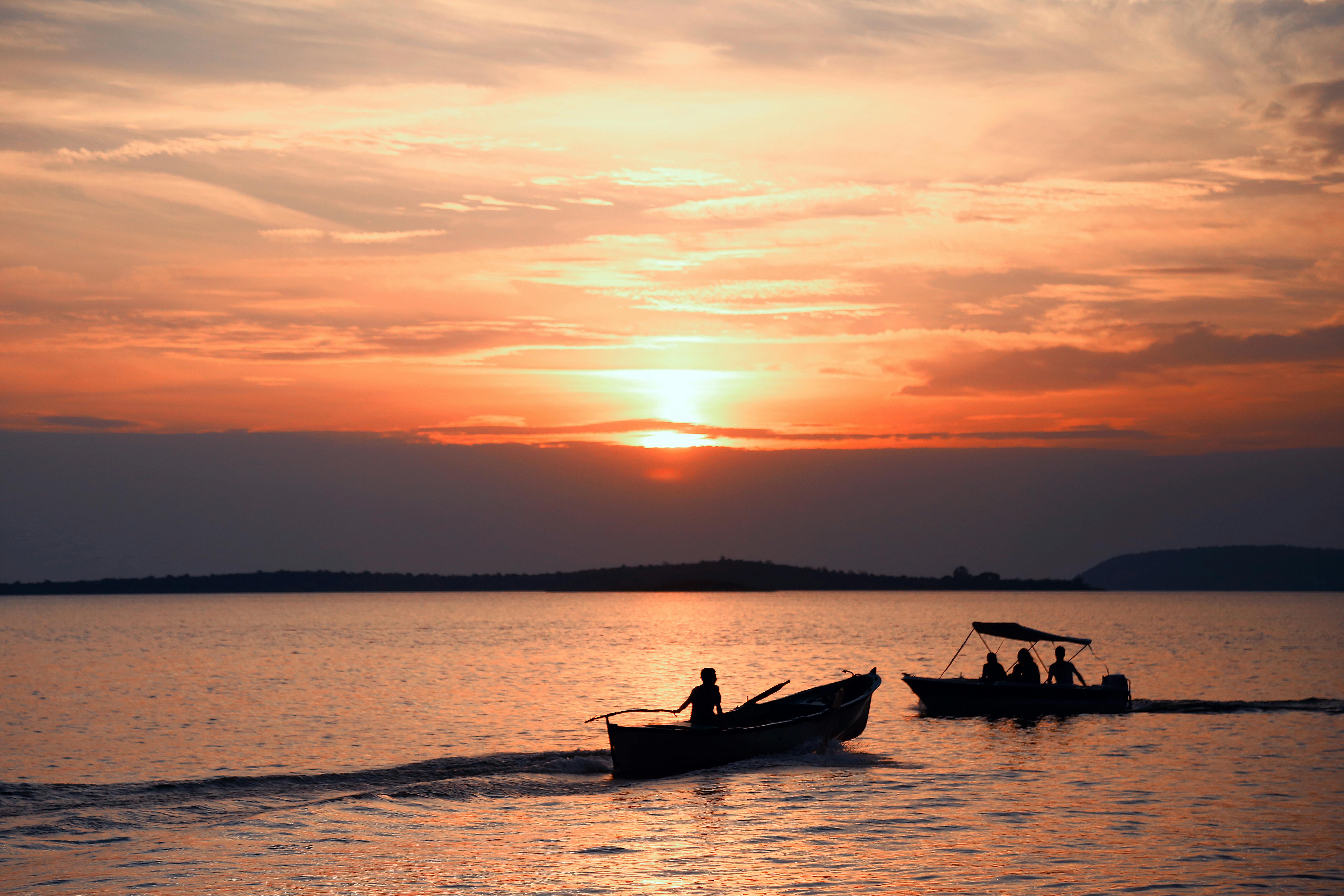 Silhouette of People Riding on Boat during Sunset · Free Stock Photo