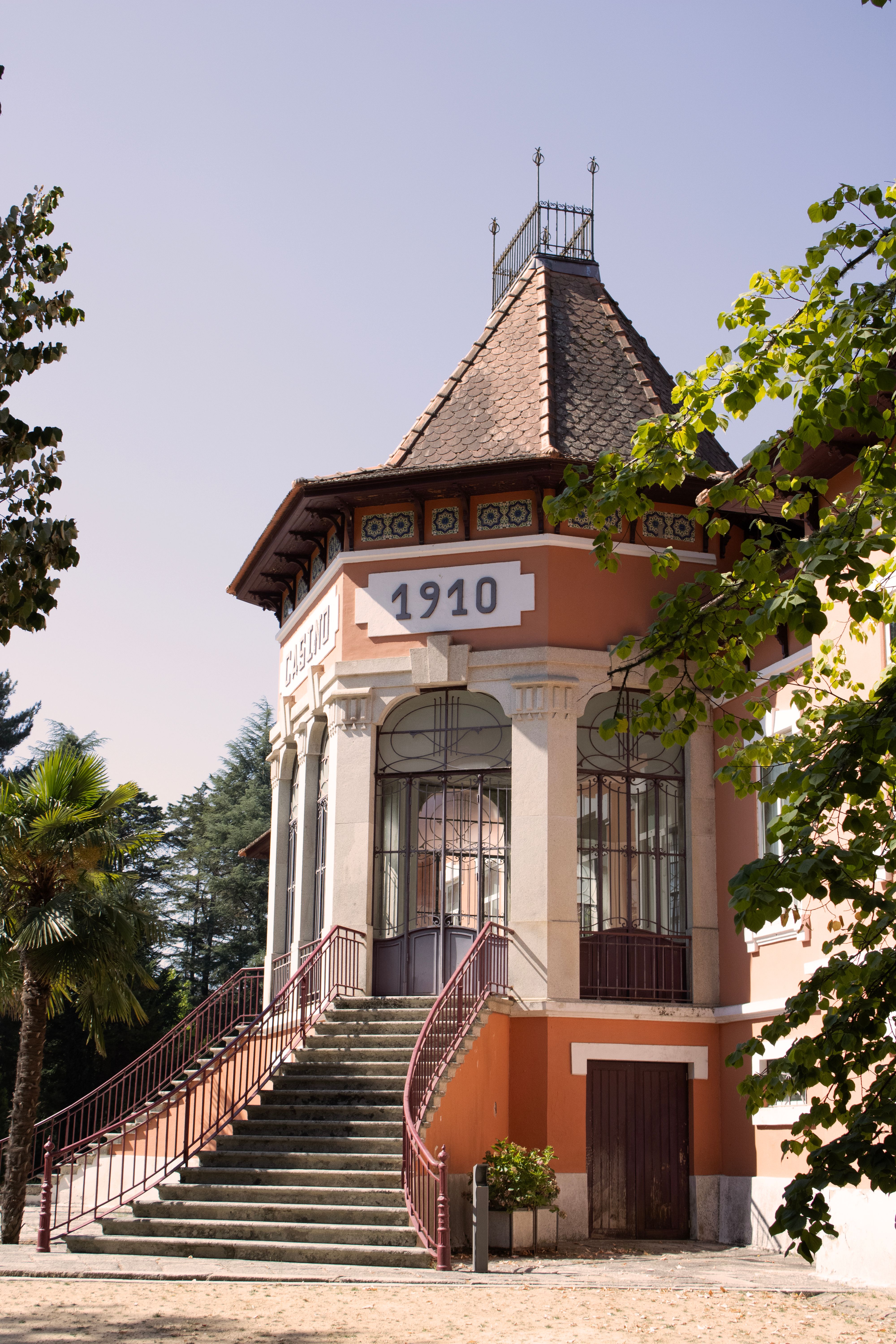 Historic Building with 1910 Signage and Staircase · Free Stock Photo