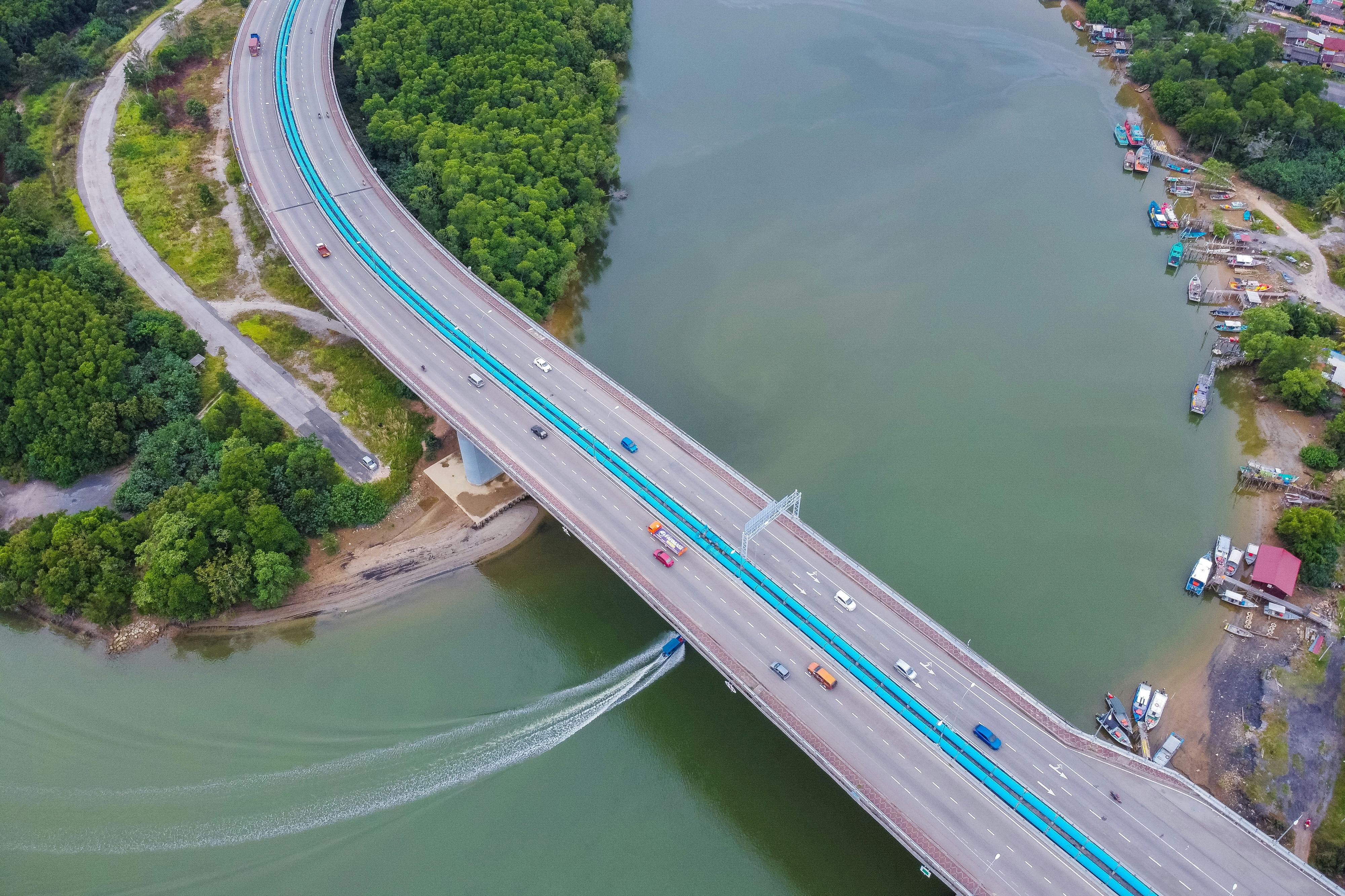 Drone Capture Of Connecting Bridge · Free Stock Photo