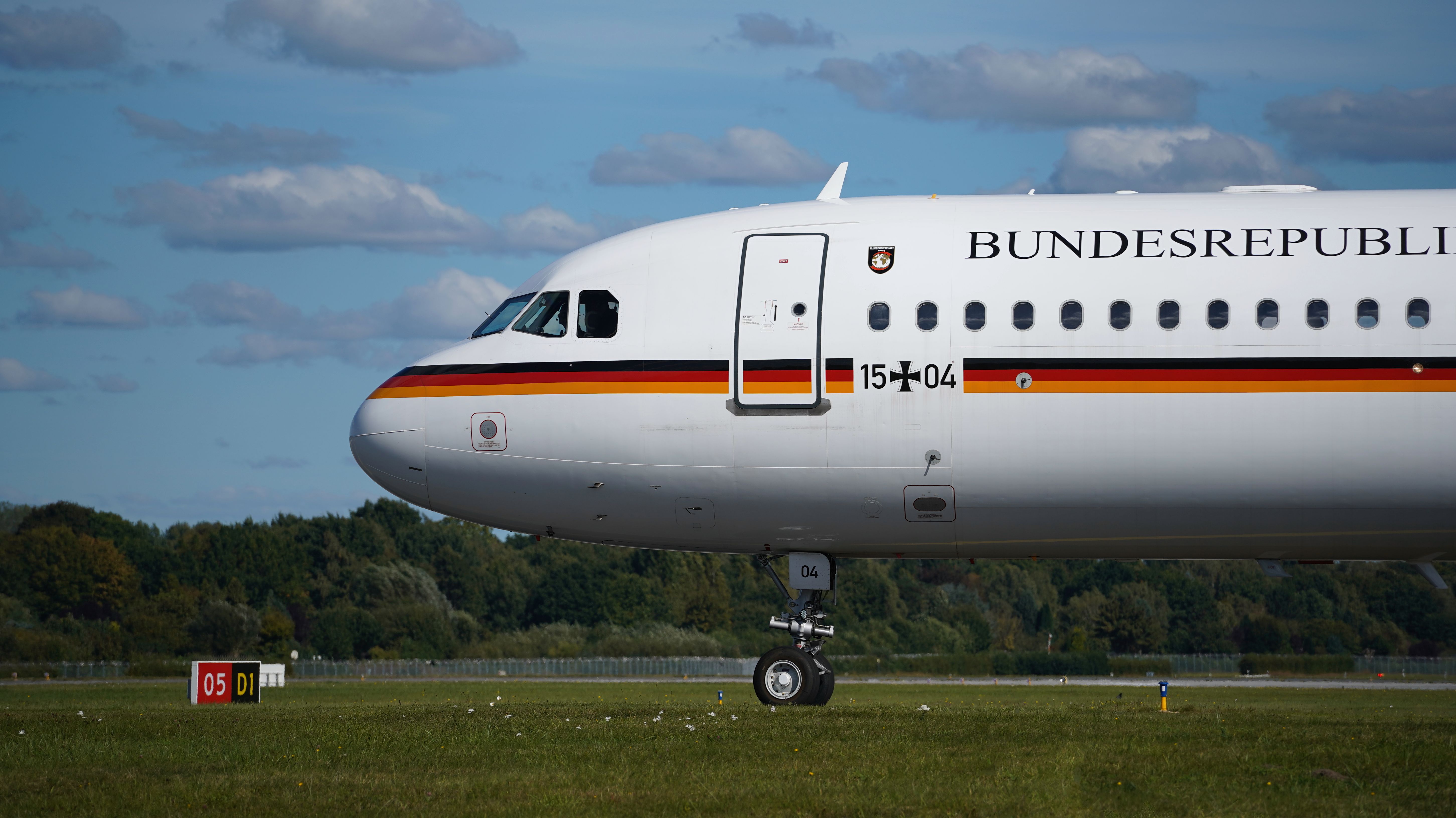 German Government Jet on Runway in Hamburg · Free Stock Photo