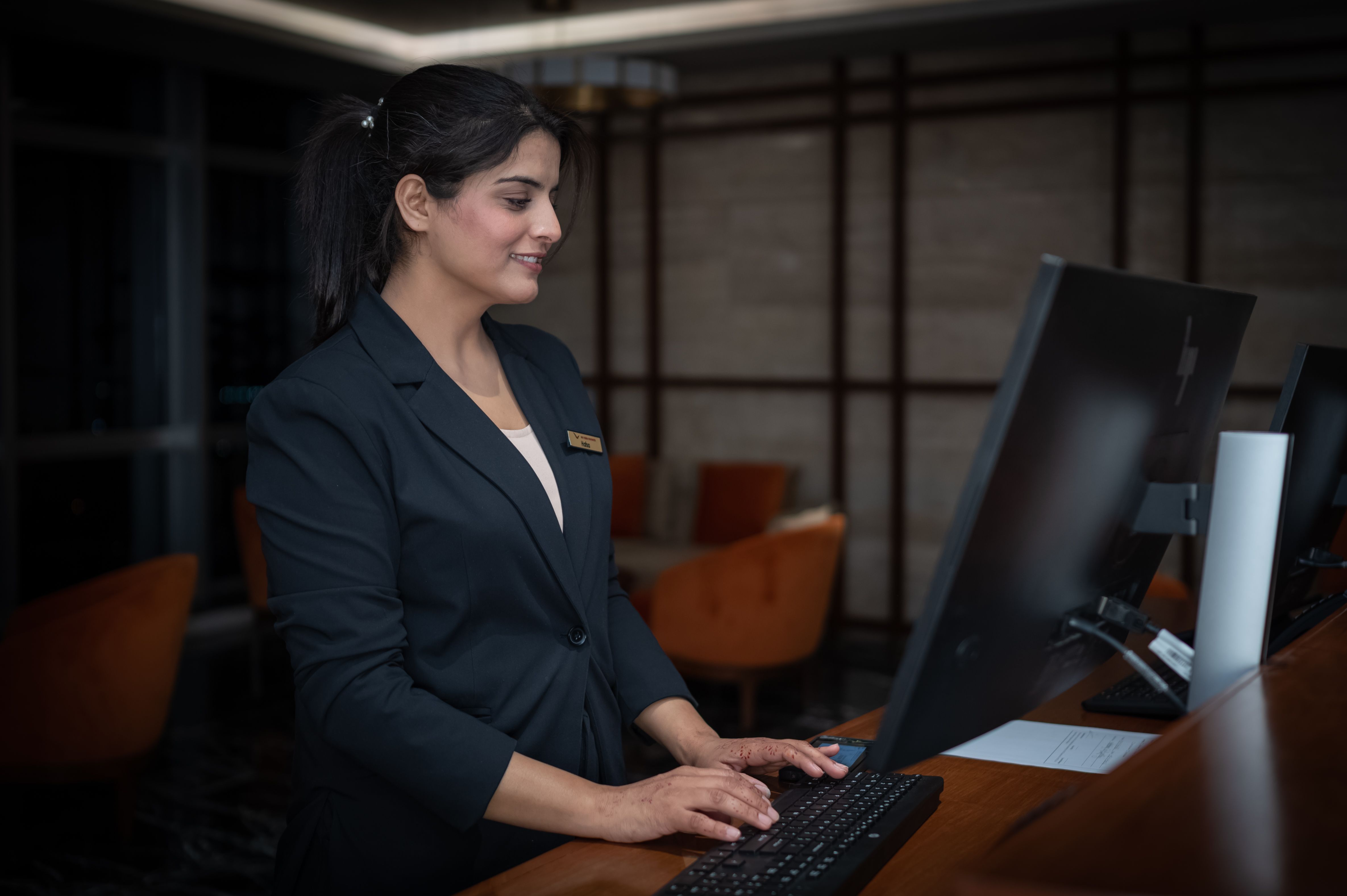 Receptionist Photos, Download The BEST Free Receptionist Stock Photos ...